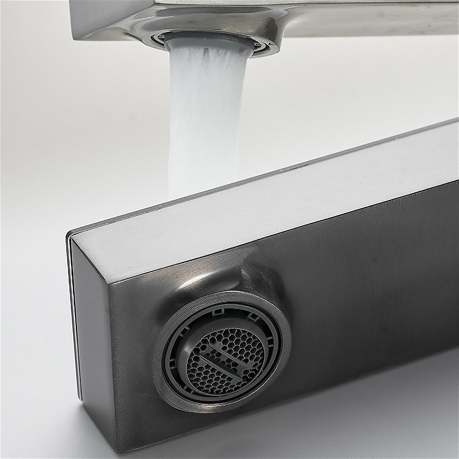 Faucet Cache Aerators with 6 in 1 Faucet Aerator Removal Tool, Aerator Key Removal Wrench, Water Saving Flow Restrictor Set Replacement Part for Bathroom or Kitchen