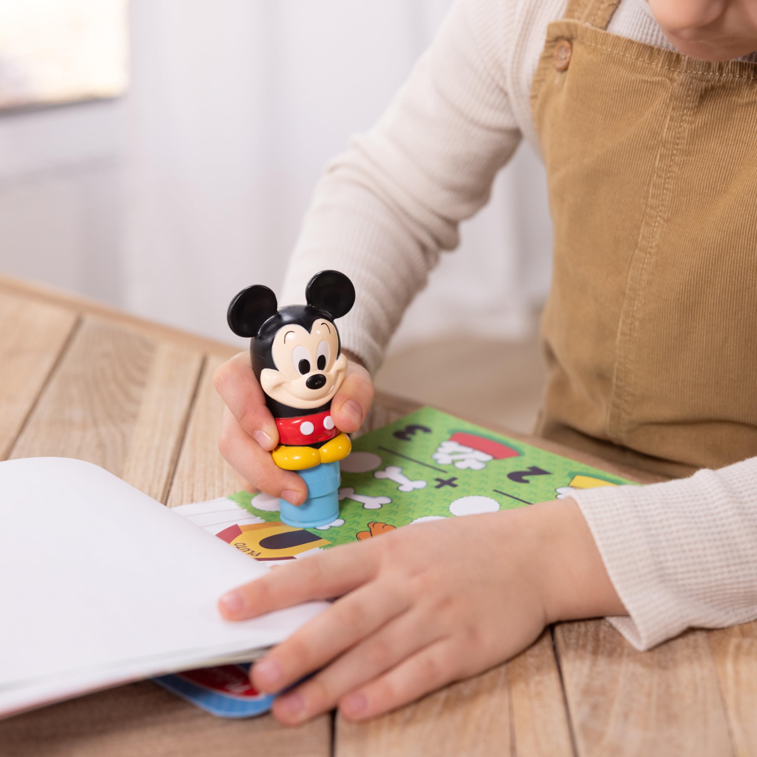 Melissa & Doug Sticker Wow!™ 24-Page Activity Pad and Sticker Stamper, 300 Stickers, Arts and Crafts Fidget Toy Collectible Character – Disney Mickey Mouse