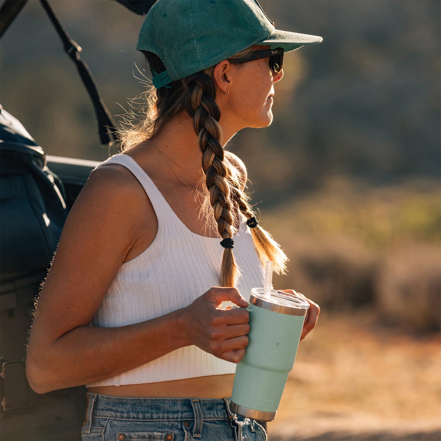 YETI Rambler 25 oz Tumbler with Handle and Straw Lid, Travel Mug Water Tumbler, Vacuum Insulated Cup with Handle, Stainless Steel, Agave Teal
