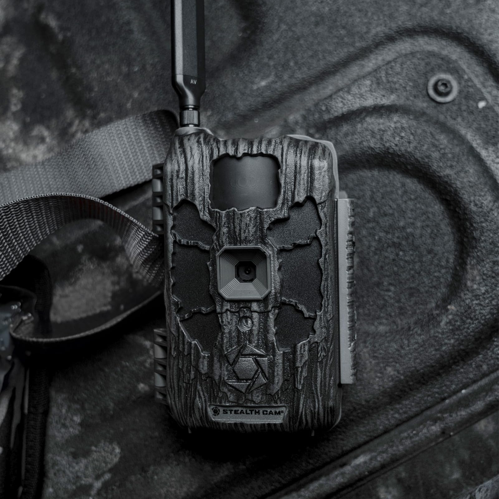 Stealth Cam Deceptor MAX Dual Sim 40MP Photo & 1440P QHD Video No-Glo LED Hunting Cellular Trail Camera, Available on AT&T & Verizon