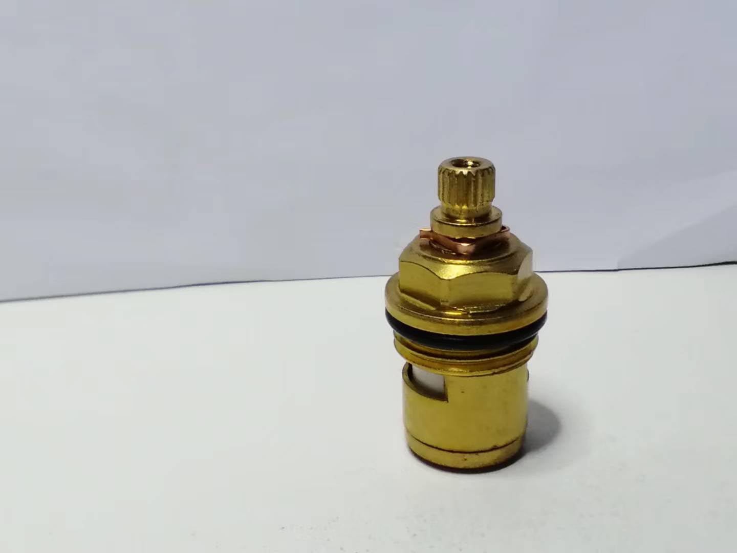 Faucet Cartridge, Brass Ceramic Faucet Stem Disc Cartridge Replacement Quarter Turn G1/2" 41MM Faucet Valves for Bathroom Kitchen Tap(Clockwise)