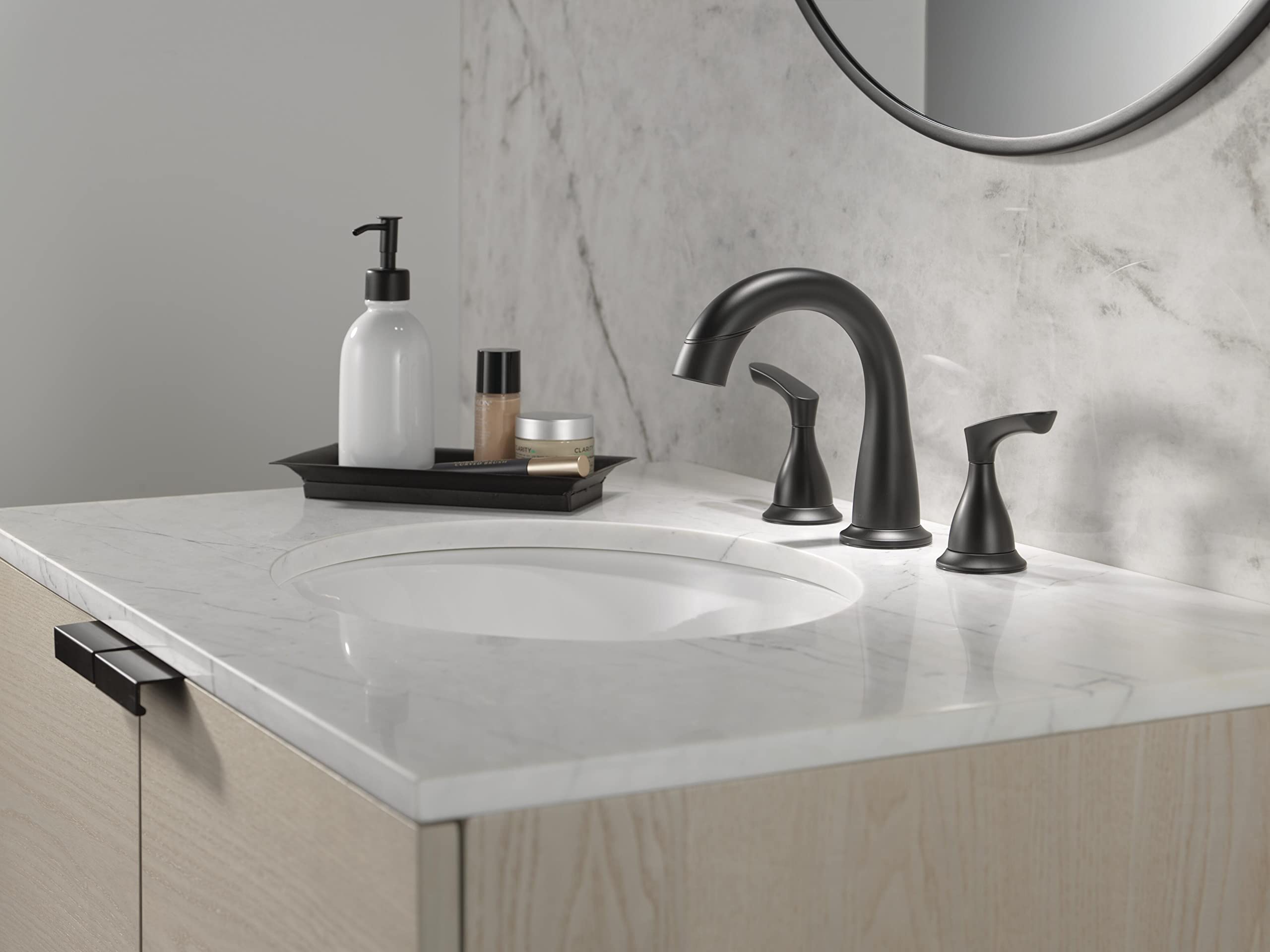 Delta Faucet Broadmoor Pull Down Bathroom Faucet Black, Bathroom Pull Out Faucet, Widespread Bathroom Faucet 3 Hole with Magnet Dock, Bathroom Sink Faucet, Matte Black 35765LF-BLPD