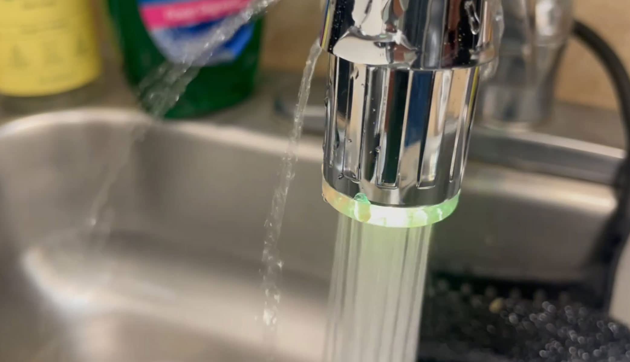 Led Faucet Lights with 7 Colors - Bathroom Faucet Aerator Bathroom Sink - Led Faucet Adapter Light - Glowing Faucet Light for Kitchen or Bathroom Sink, Fits Most Faucets