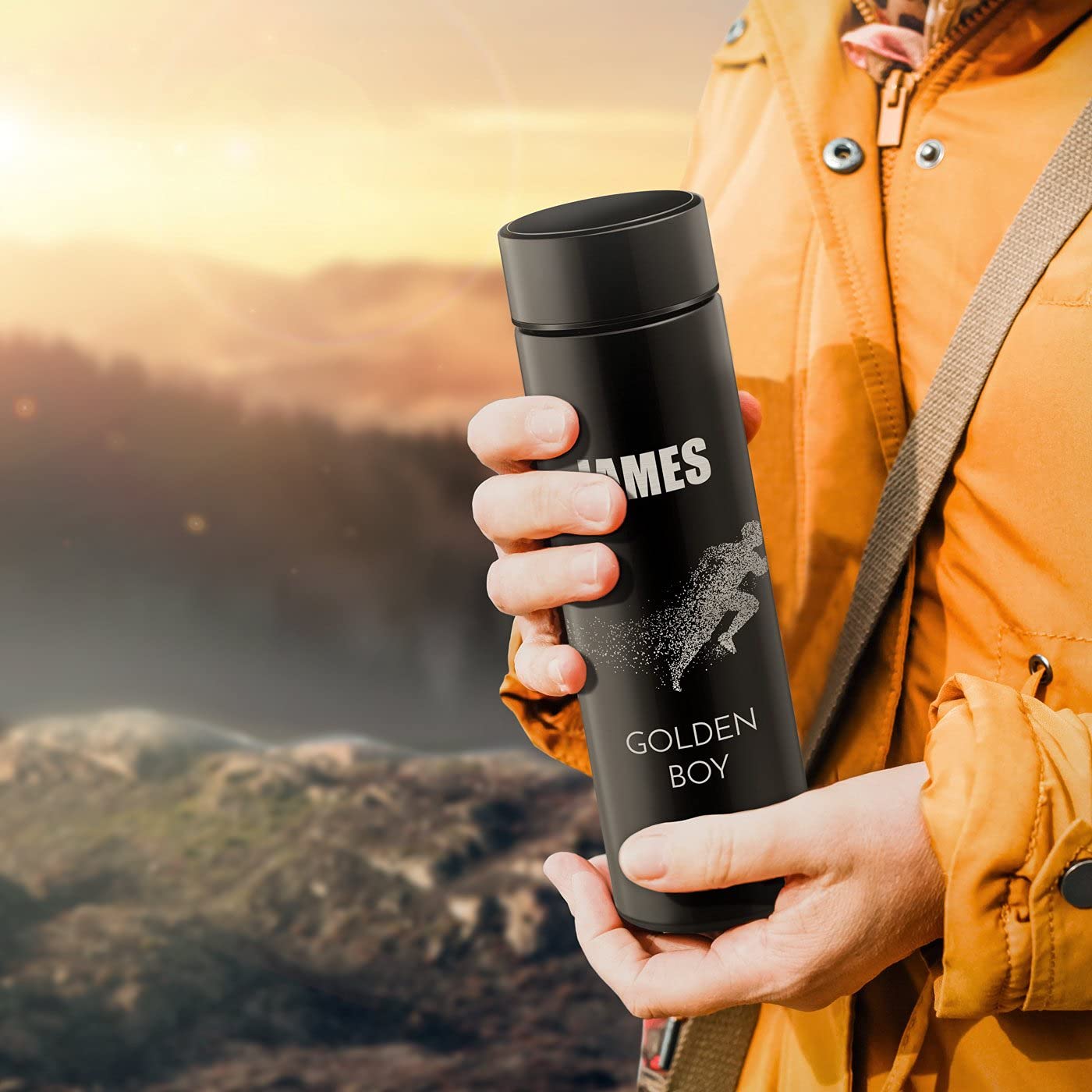 Maverton Travel Mug with engraving for man - 15,2 fl oz flask for him - Removable tea infuser - Lightweight design - LED Display - For Birthday - Personalized gadget for traveler - gold