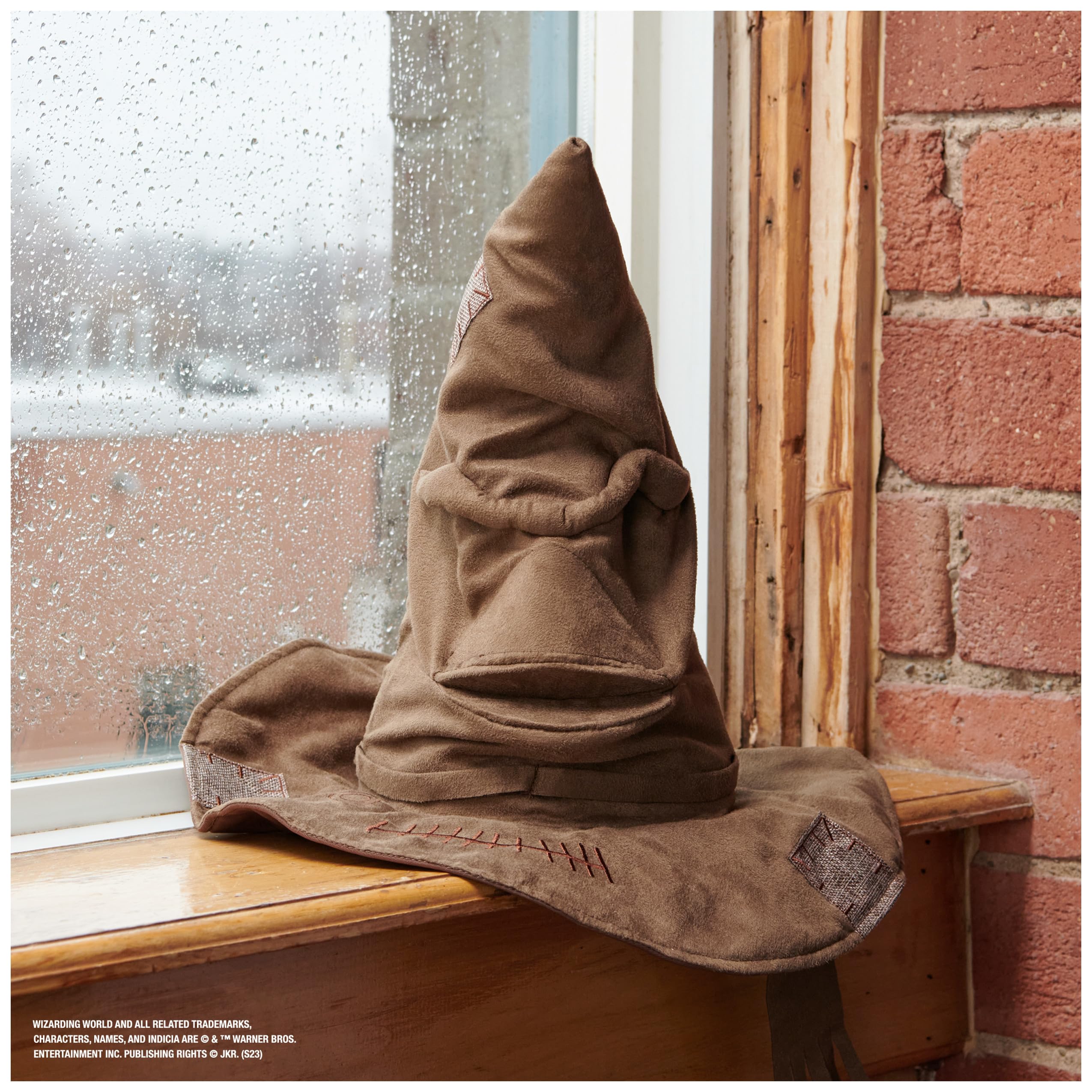 Wizarding World Harry Potter, Talking Sorting Hat with 15 Phrases for Pretend Play, Kids Toys for Ages 5 and up