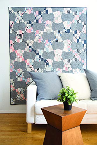 Charm School―18 Quilts from 5" Squares: A Beginner's Guide