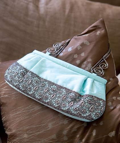 The Book of Bags: 30 Stylish Projects for Beautifully Sewn Bags (IMM Lifestyle Books)