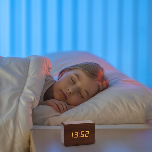 Electric Bedside Alarm Clock, Wooden Loud Alarm Clock, Desk Alarm Clock with 2 to 3 Alarm Setting, Large Display Wooden Led Alarm Clock, Voice Control Smart Led Digital Clock for Bedside Bedroom Desk
