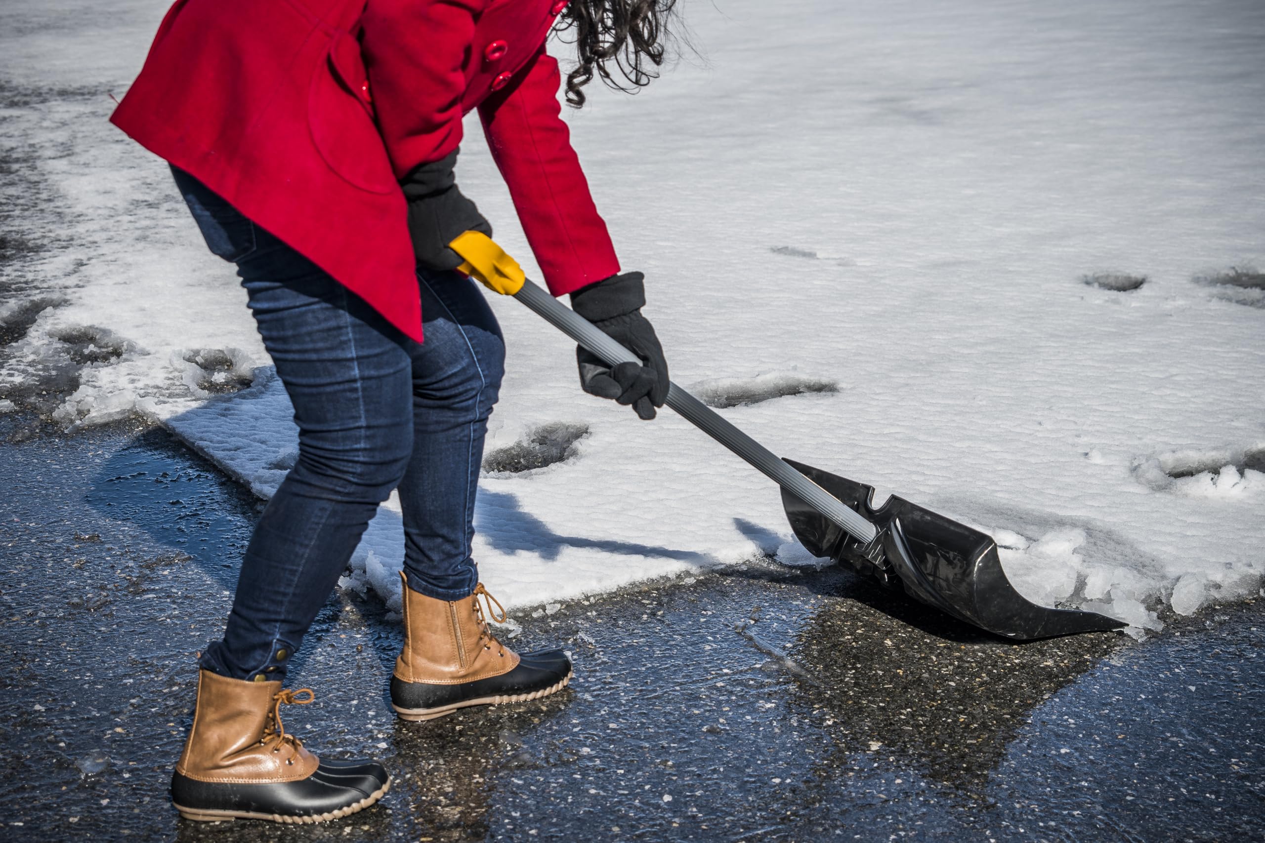 True Temper 1627200 Poly Snow Shovel/Pusher with Steel Handle and D-Grip