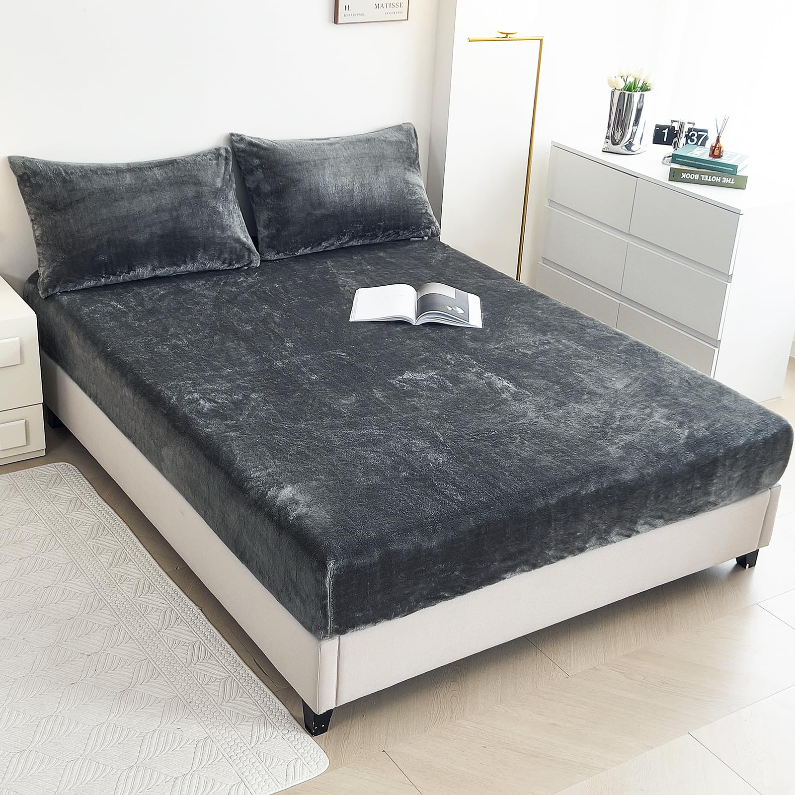 YIYEA Plush Fitted Sheet Twin Size, Ultra Soft Shaggy Fleece Twin Fitted Sheet, Fluffy Faux Fur 16" Deep Pocket Flannel Fitted Sheet for Fall Winter and Spring, 1 Pack Fitted Sheet Only