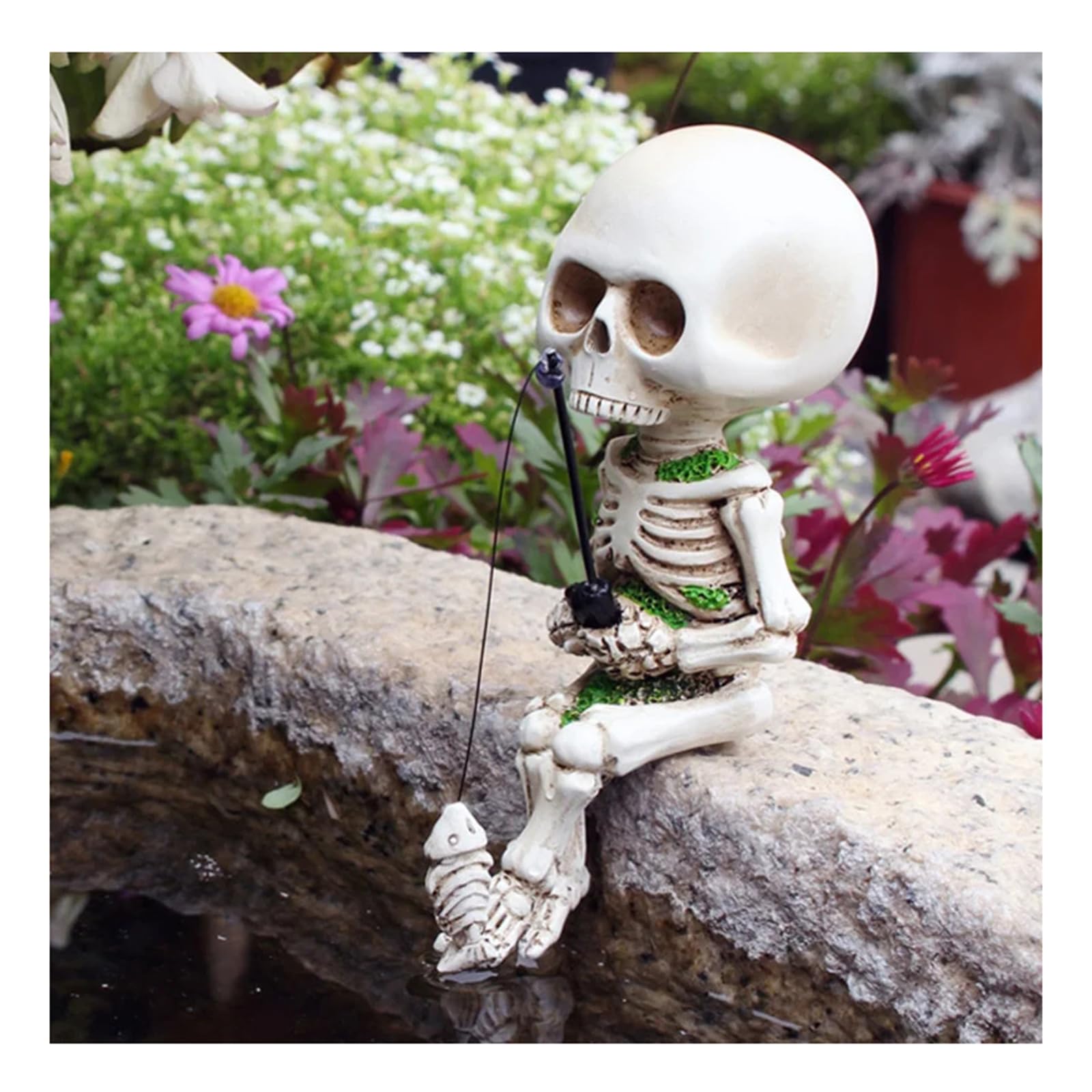 Christmas Fishing Skeleton Garden Accessory, Mini Skeleton Figurines Statue Decor for Fishing Enthusiast Gift Pond Fountain Waterfalls Poolside Gothic Home Office Desk Unique Holiday Ornament (1PCS)