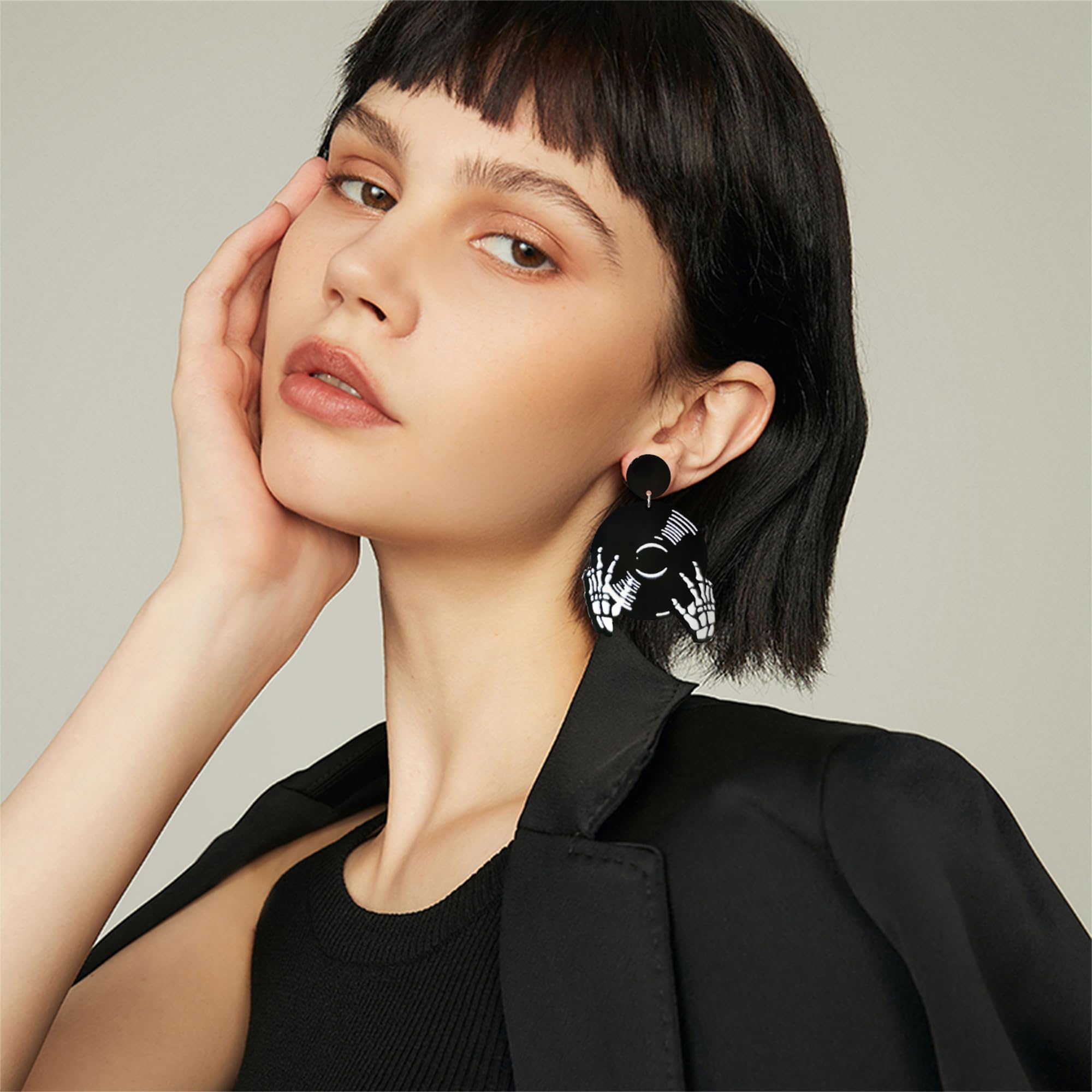 Unique Handmade Old School Vinyl Records Dangle Earrings for Women 1950's Rock 'N' Roll Women's Vinyl Record Stud Earrings for Retro 60's 70s Disco Party Statement Halloween Jewelry (Black)