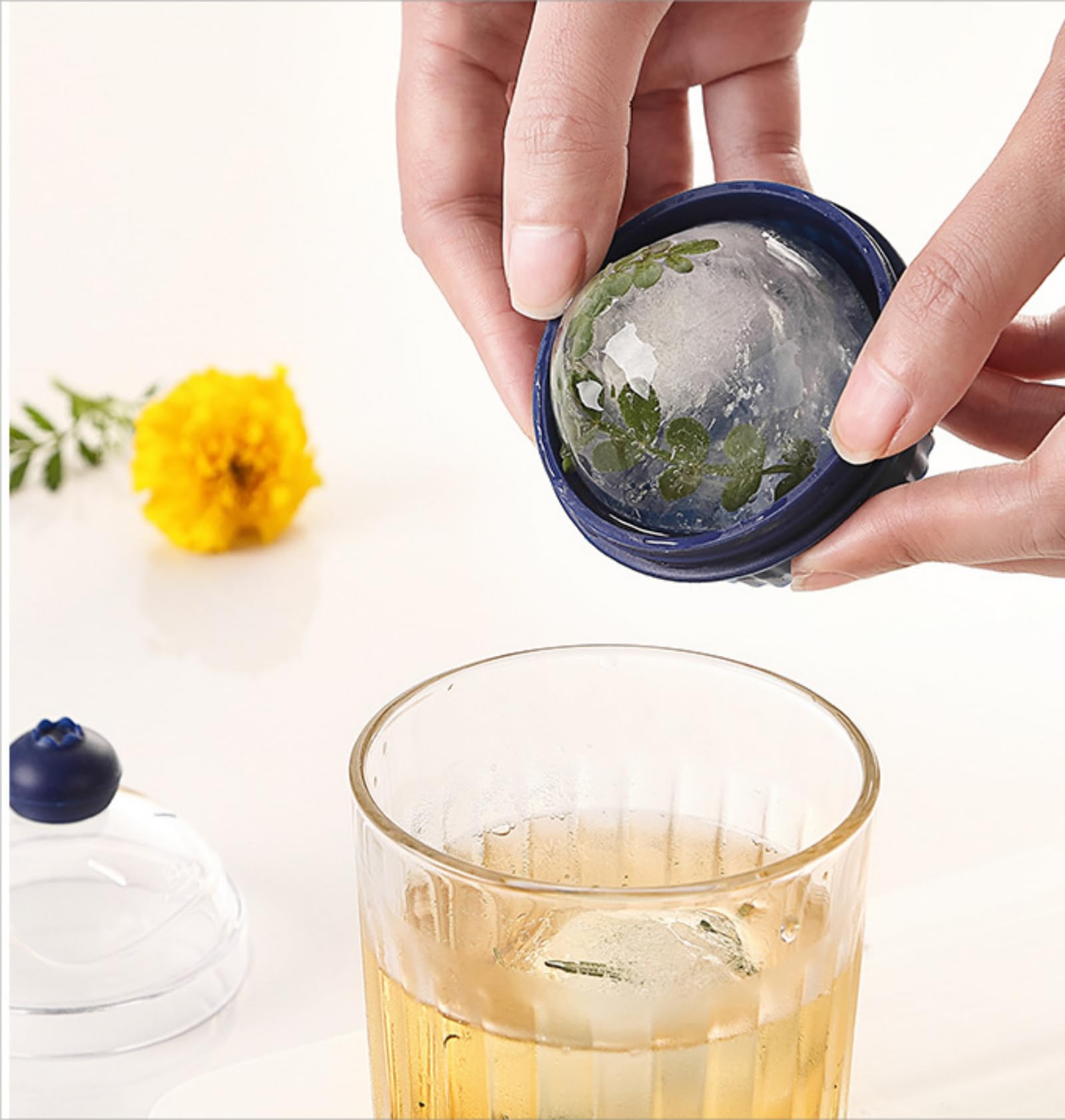 Whiskey Silicone Ice Tray,Ice Cube Maker Tray,With Lid, Reusable,Cake Ice Ball/Ice Grid/Ice Cube Mould,Home Ball Ice Maker, Creative Gift for Family and Friends