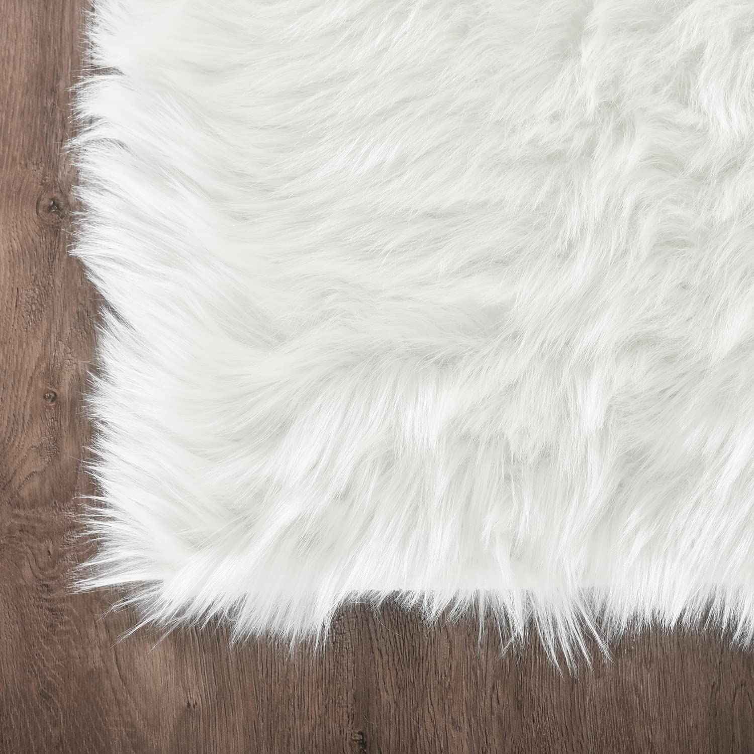Latepis 6x8 Area Rug - White Fur, Fluffy, Faux Sheepskin, Washable, Luxury Home Decor