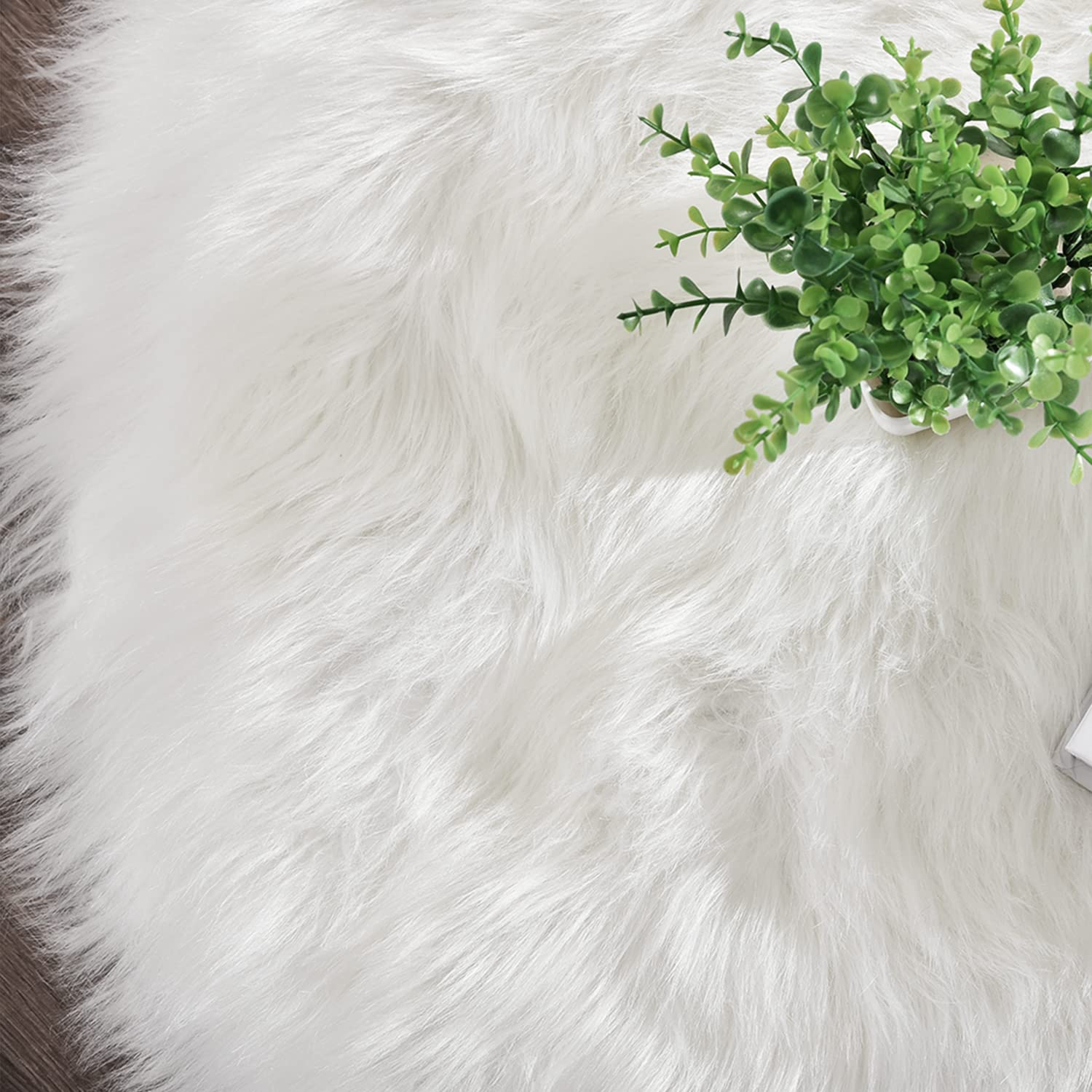 Latepis 6x8 Area Rug - White Fur, Fluffy, Faux Sheepskin, Washable, Luxury Home Decor