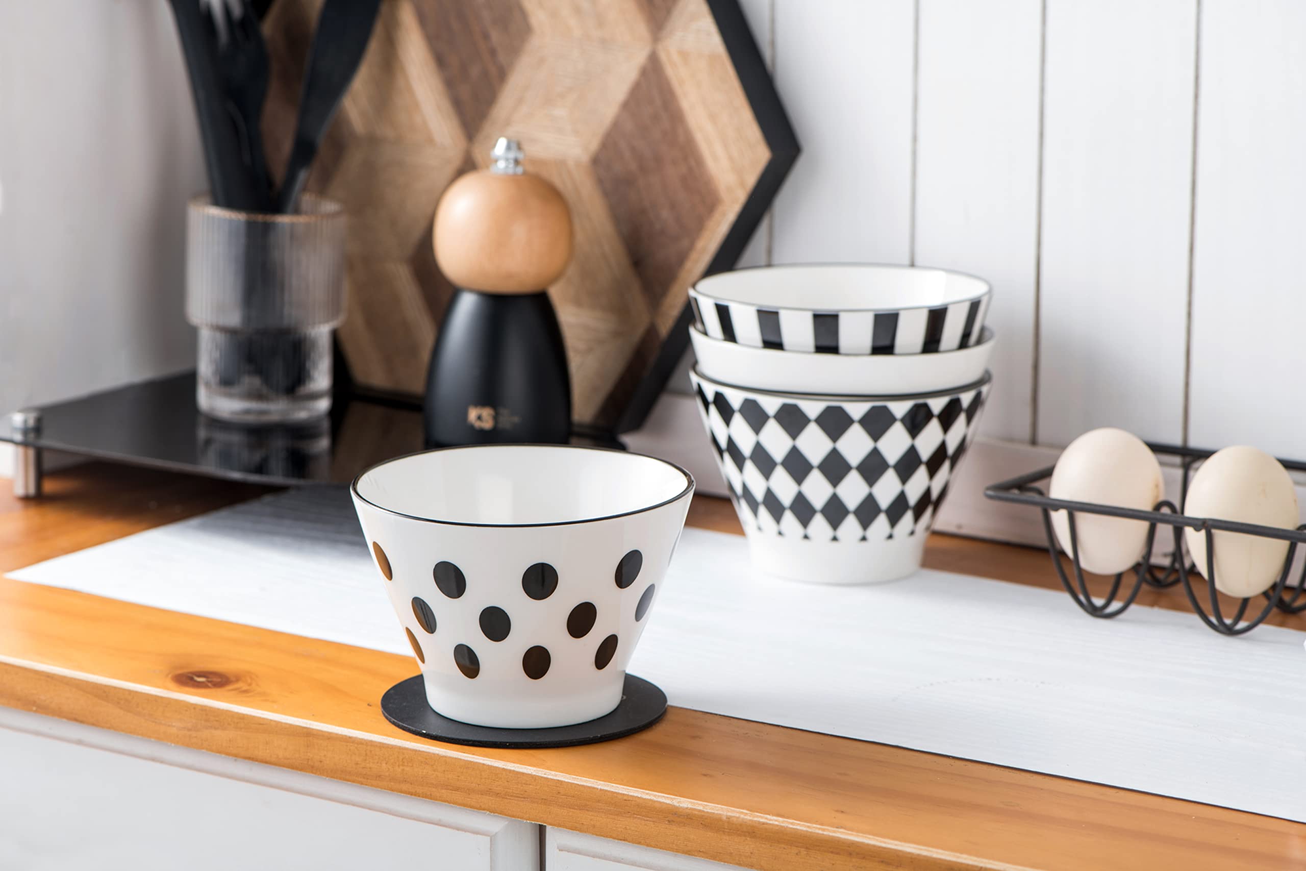 SYJAN HOME Black & White Bowls set of 4,Ceramic Soup Bowls for Kitchen,14 OZ Small Bowls for Dessert | Ice Cream | Salad | Fruits | Snacks | Rice | Cereal,Serving Dishes - 4.9 Inch