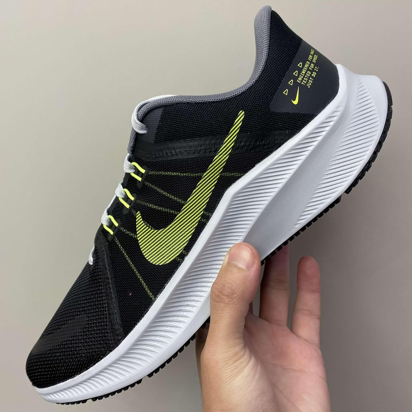 Nike Men's Quest 4 Platform Running Shoes, Black/Volt-Dk Smoke Grey, 10.5 M US