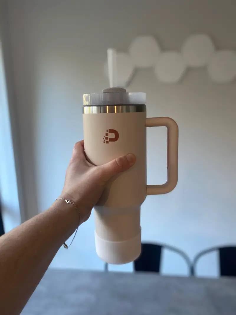 Acuewuja 40oz/1180ml Tumbler With Handle, Lid, Straw And Silicone Boot Reusable Double Wall Vacuum 18/8 Stainless Steel Coffee Travel Mug Portable Insulated Beer Cup (Rose Quartz)