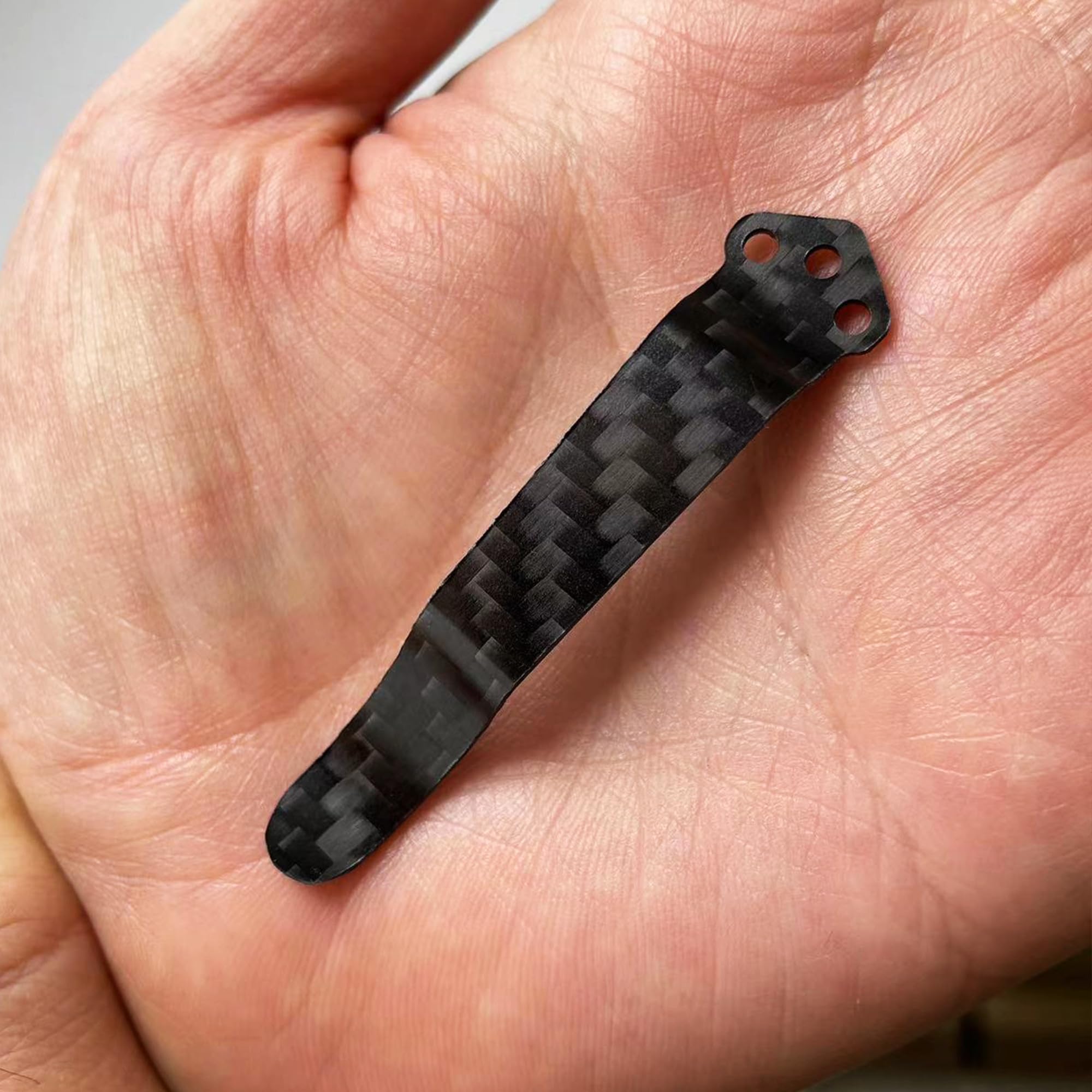 Carbon Fiber Pocket Clip Fits For Benchmade Bugout, Osborne, Bailout, Griptilian, 710, 551, 810, 940, 941, 943, 530, 707, 581 And More, Premium Custom-made Pocket Clip with 3 Pieces Screws, Black