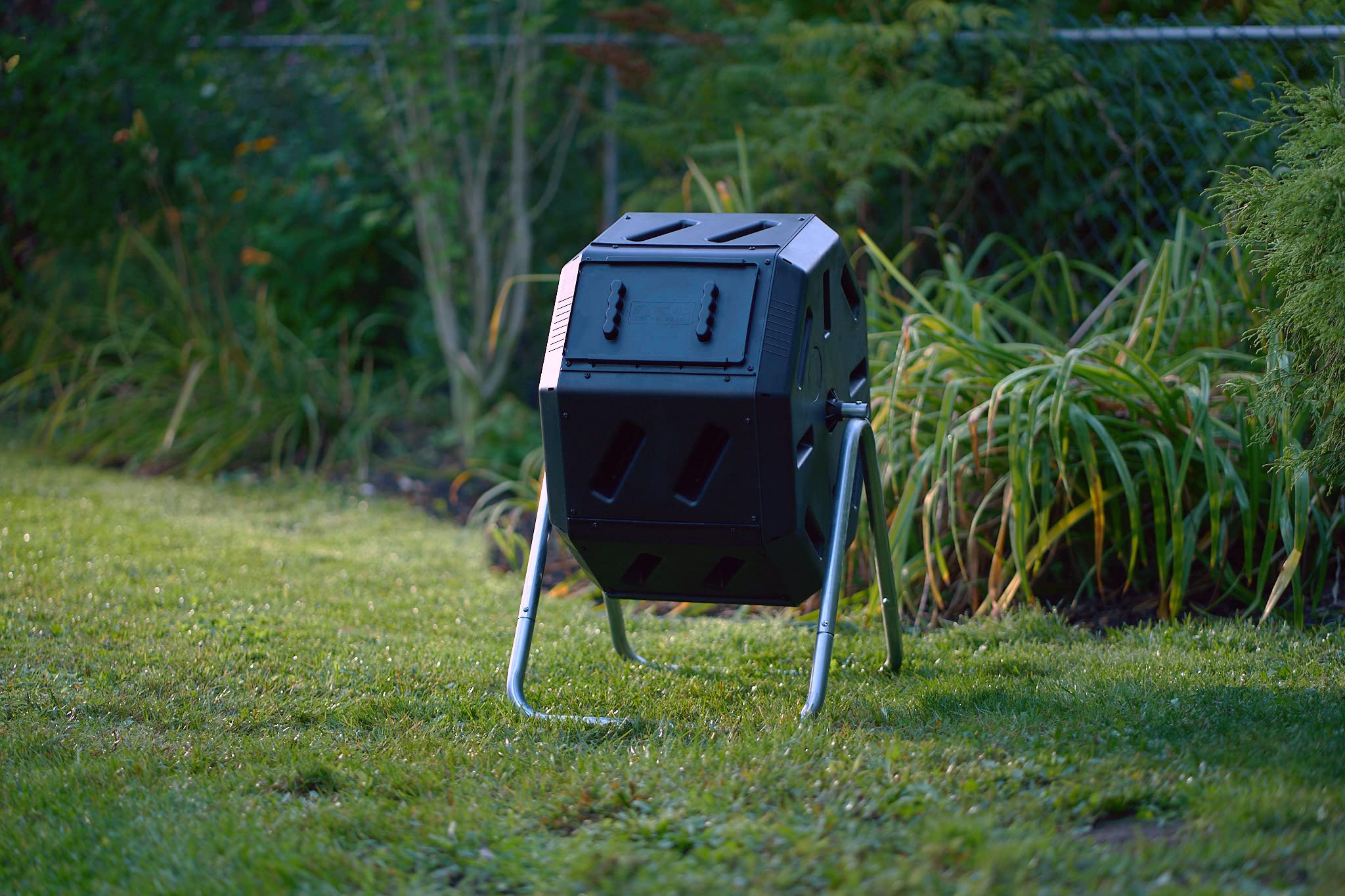 FCMP Outdoor IM2000 Tumbling Composter Canadian-Made, 100% Recycled Resin - Outdoor Rotating Compost Tumbler Bin for Garden, Kitchen, and Yard Waste, Black (22 Gallon)
