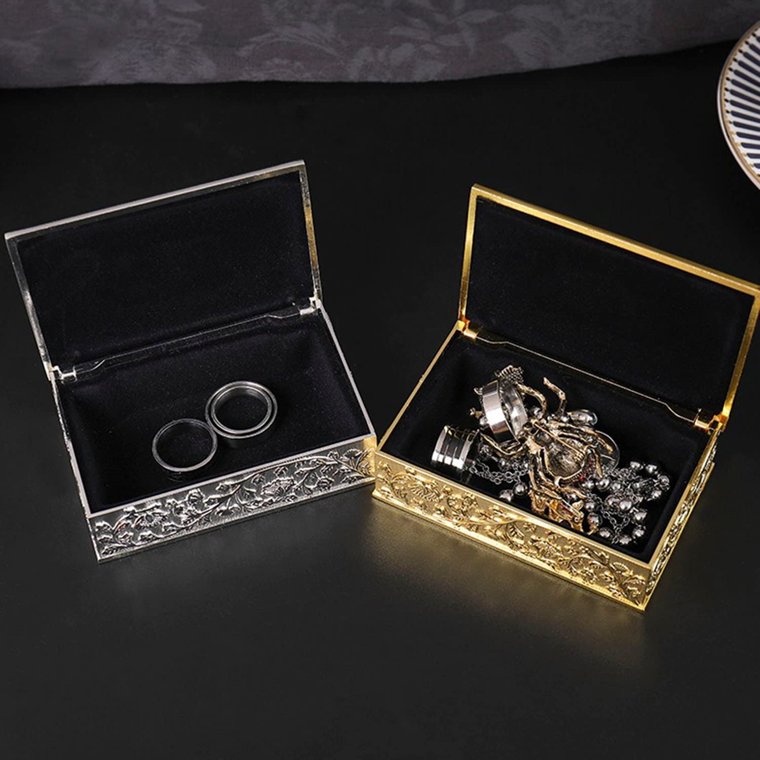 Hsiwto Small Rectangle Vintage Metal Jewelry Box Trinket Gift Chest Ring Case for Girls Ladies Women, Silver
