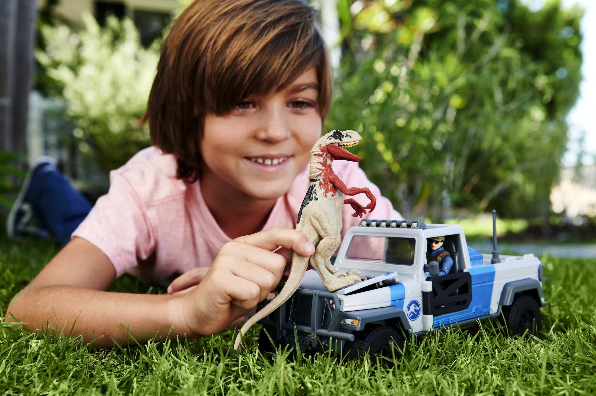 Mattel Jurassic World Search 'n Smash Truck Set with Atrociraptor Dinosaur & Human Action Figure, Vehicle with Destruct Features