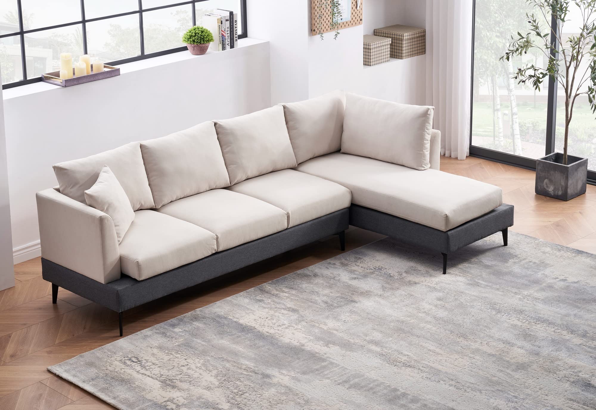 ViolaDresses The Sofa in The Corner of The Living Room is Multi-Person