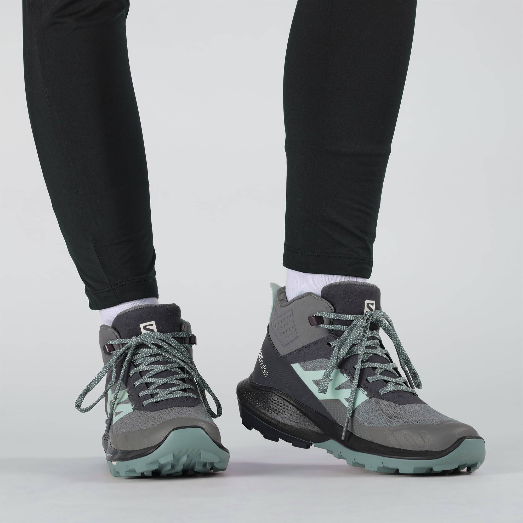 Salomon Women’s Outpulse Mid Gore-Tex, Waterproof Neutral Hiking Shoes - Ebony/Quiet Shade/Ebony - 10