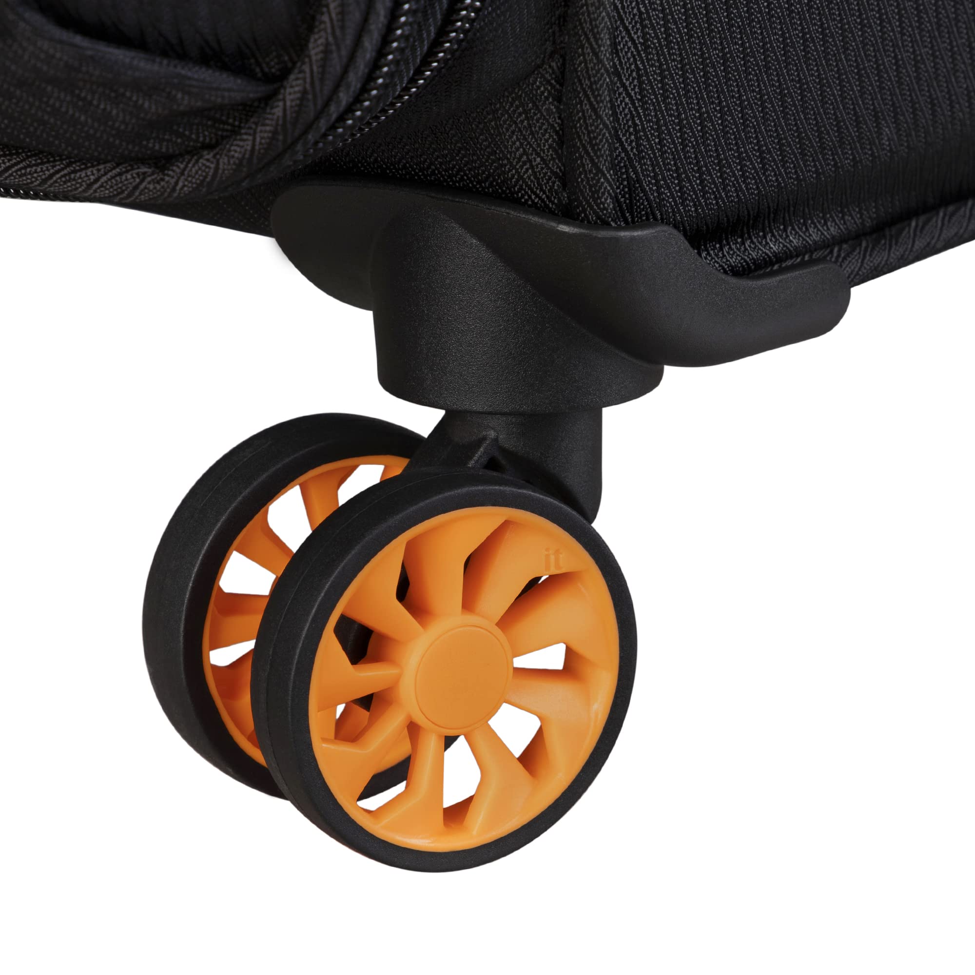 it luggage Lykke 28" Softside Checked 8 Wheel Spinner, Black