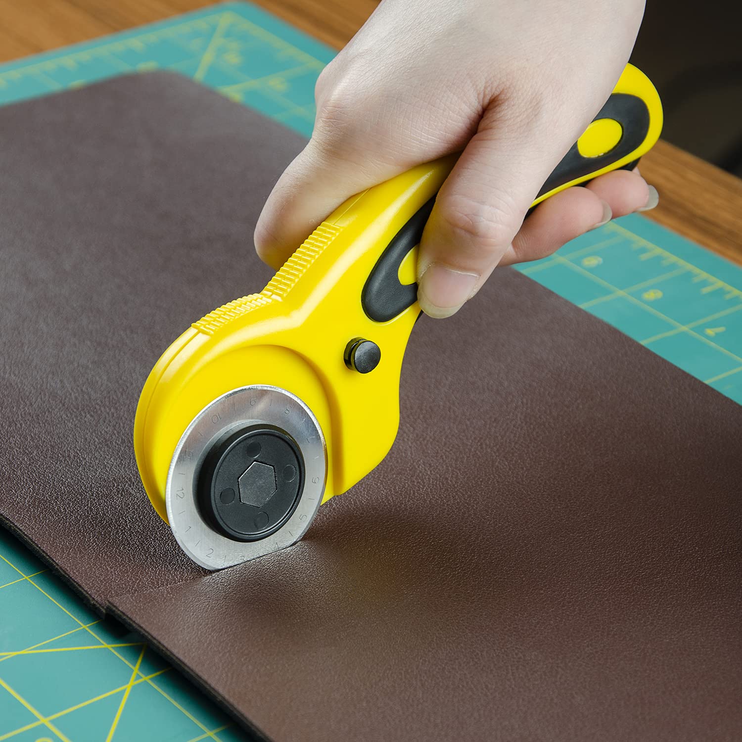 WORKLION 12" x 18" Art Self Healing PVC Cutting Mat and 45mm Rotary Cutter Set: Ergonomic Rotary Cutter with Safety Lock and 2 Replacement Rotary Cutter Blades for Sewing Quilting Scrapbooking and Art