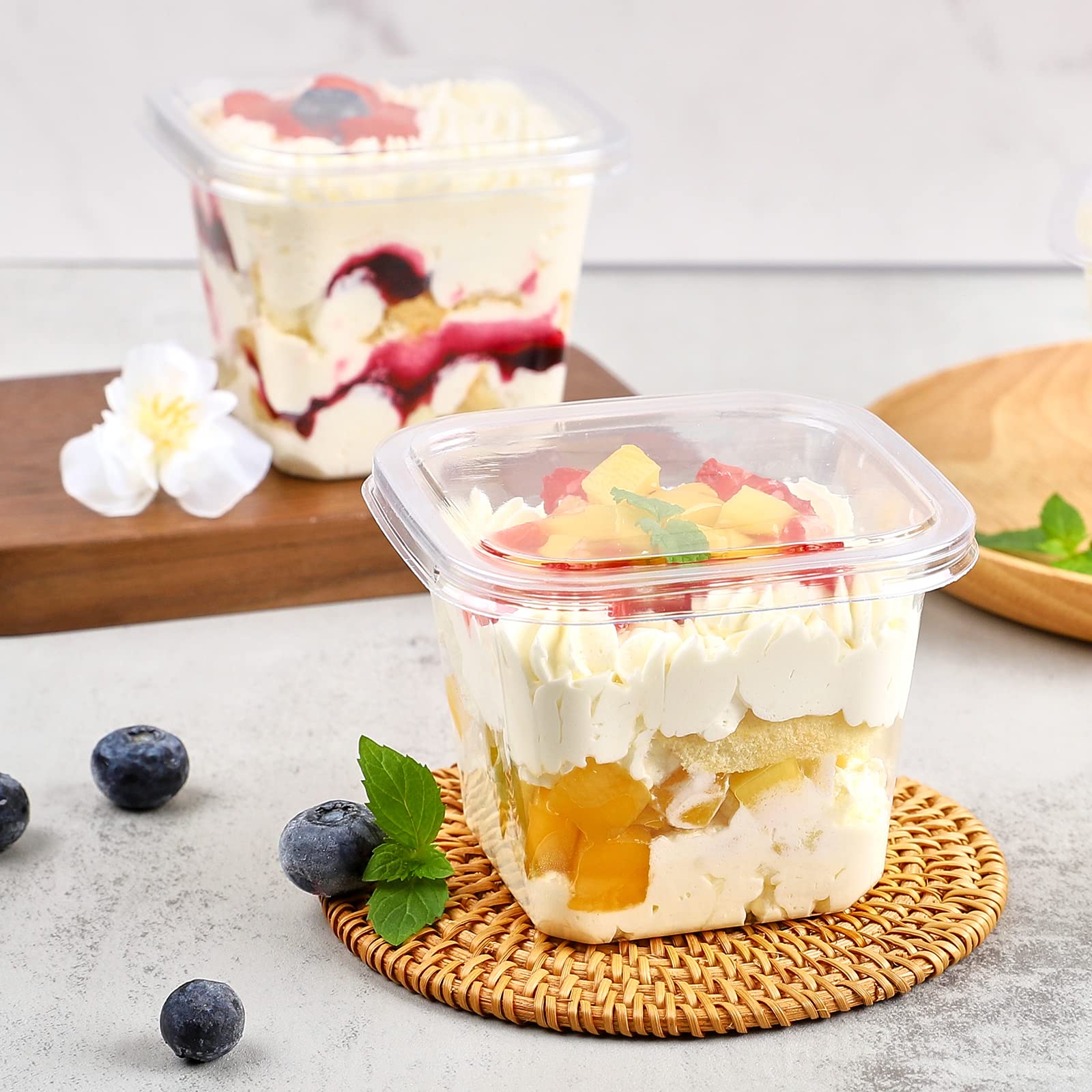 Qeirudu 50 Pack 12 oz Plastic Parfait Cups with Lids and Sporks, Disposable Square Dessert Cups with Lids Cake Containers for Fruits Oatmeal Yogurt Mousse Ice Creams Strawberry Shortcake