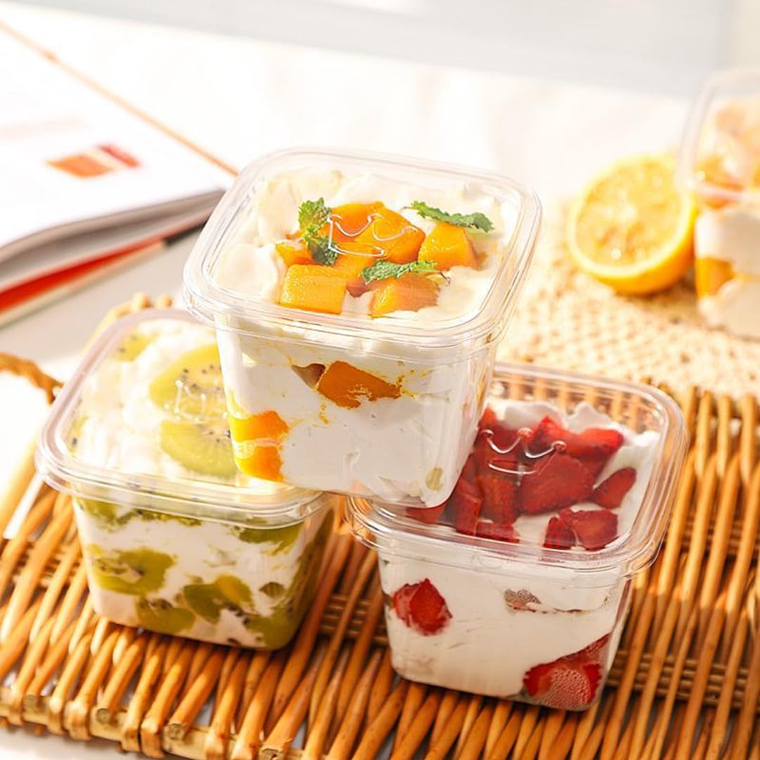 Qeirudu 50 Pack 12 oz Plastic Parfait Cups with Lids and Sporks, Disposable Square Dessert Cups with Lids Cake Containers for Fruits Oatmeal Yogurt Mousse Ice Creams Strawberry Shortcake