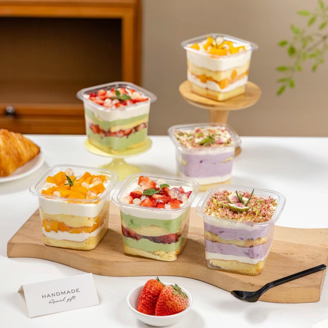 Qeirudu 50 Pack 12 oz Plastic Parfait Cups with Lids and Sporks, Disposable Square Dessert Cups with Lids Cake Containers for Fruits Oatmeal Yogurt Mousse Ice Creams Strawberry Shortcake