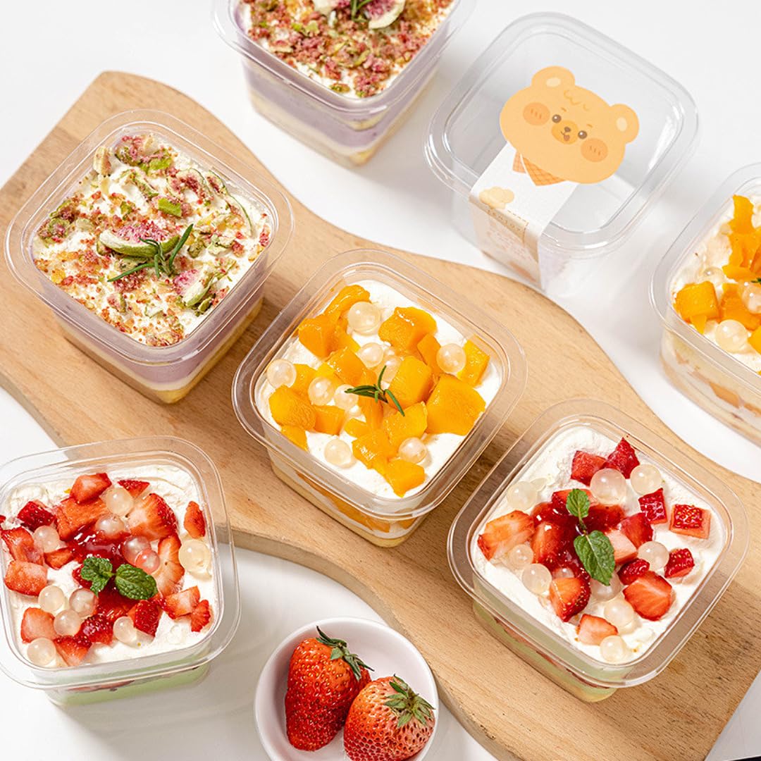 Qeirudu 50 Pack 12 oz Plastic Parfait Cups with Lids and Sporks, Disposable Square Dessert Cups with Lids Cake Containers for Fruits Oatmeal Yogurt Mousse Ice Creams Strawberry Shortcake