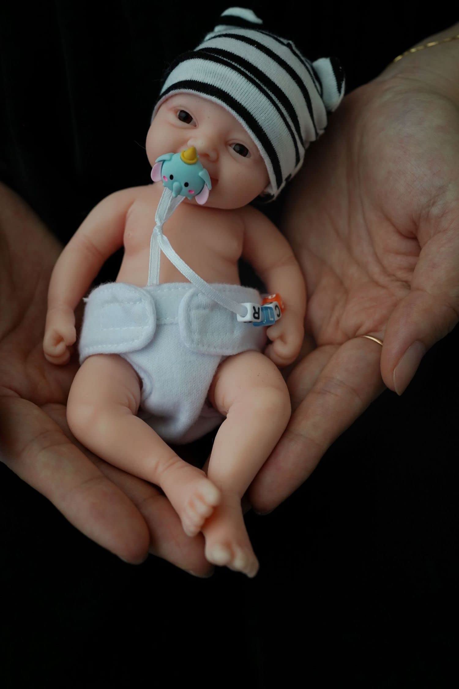Miaio Reborn Baby Doll 7 Inch Silicone Doll Girl Mini Realistic Newborn Baby Dolls Silicone Full Body Stress Relief Hand Made (1 Doll+2 Sets Clothes)