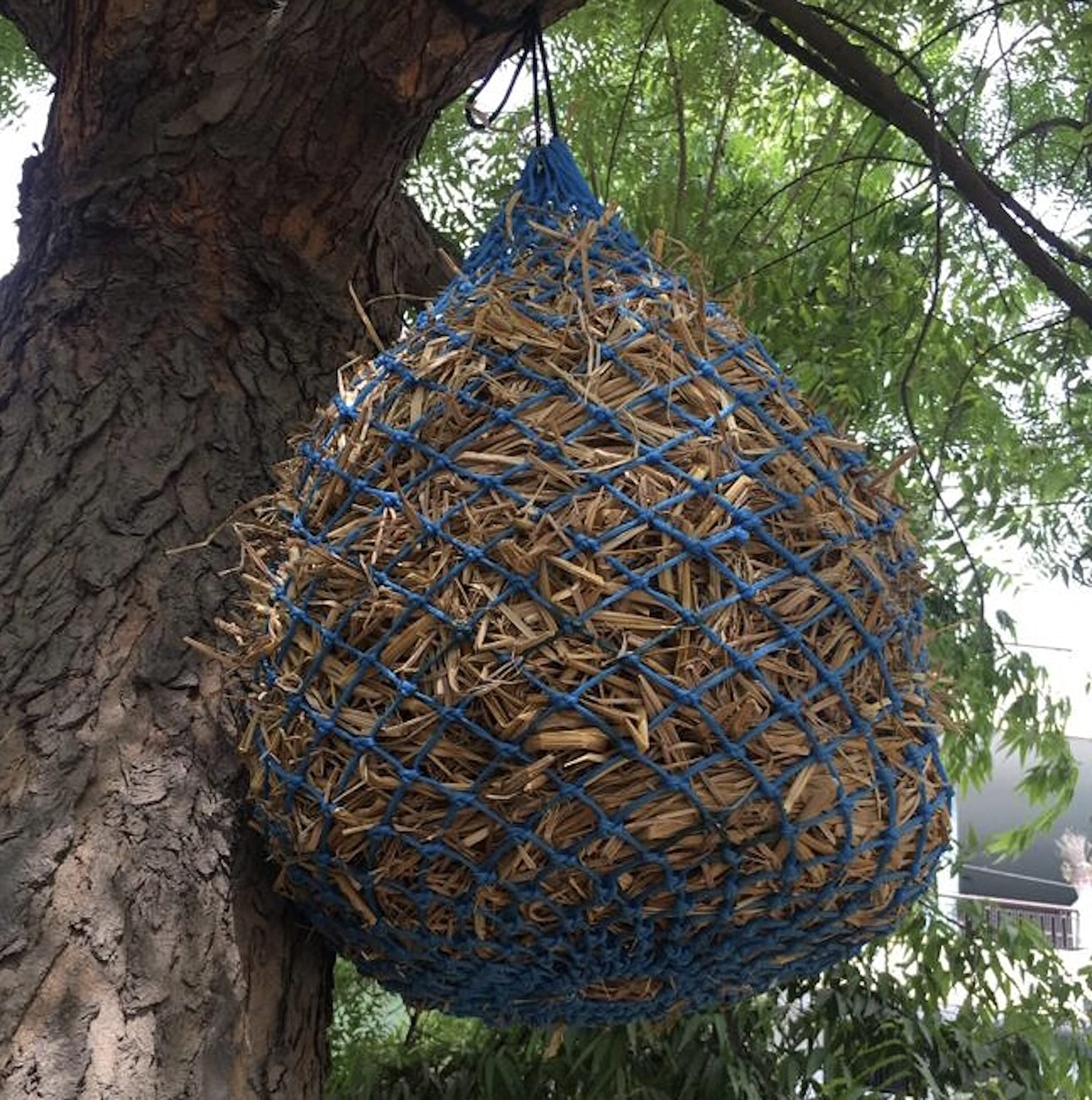 Majestic Ally 2 Pcs 1.25βx1.25β Holes Ultra Slow Feed 40β Very Sturdy Hay Net with Bottom Ring for Goat, Sheep and Livestock Simulatr grazing, Reduces Waste (Hurricane Blue)