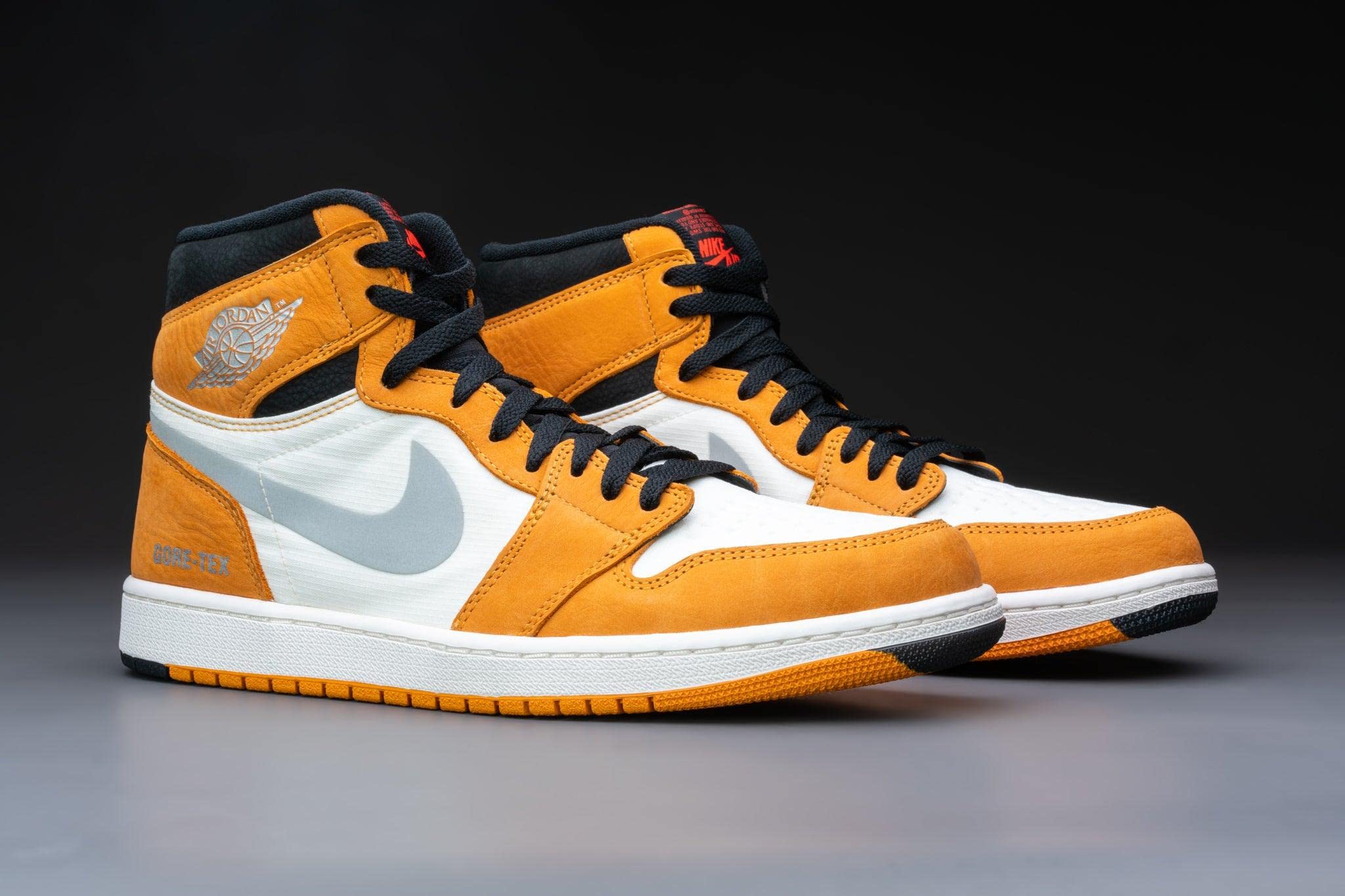Jordan Mens Air Jordan 1 Element Gore-TEX DB2889 700 Light Curry - Size 9.5