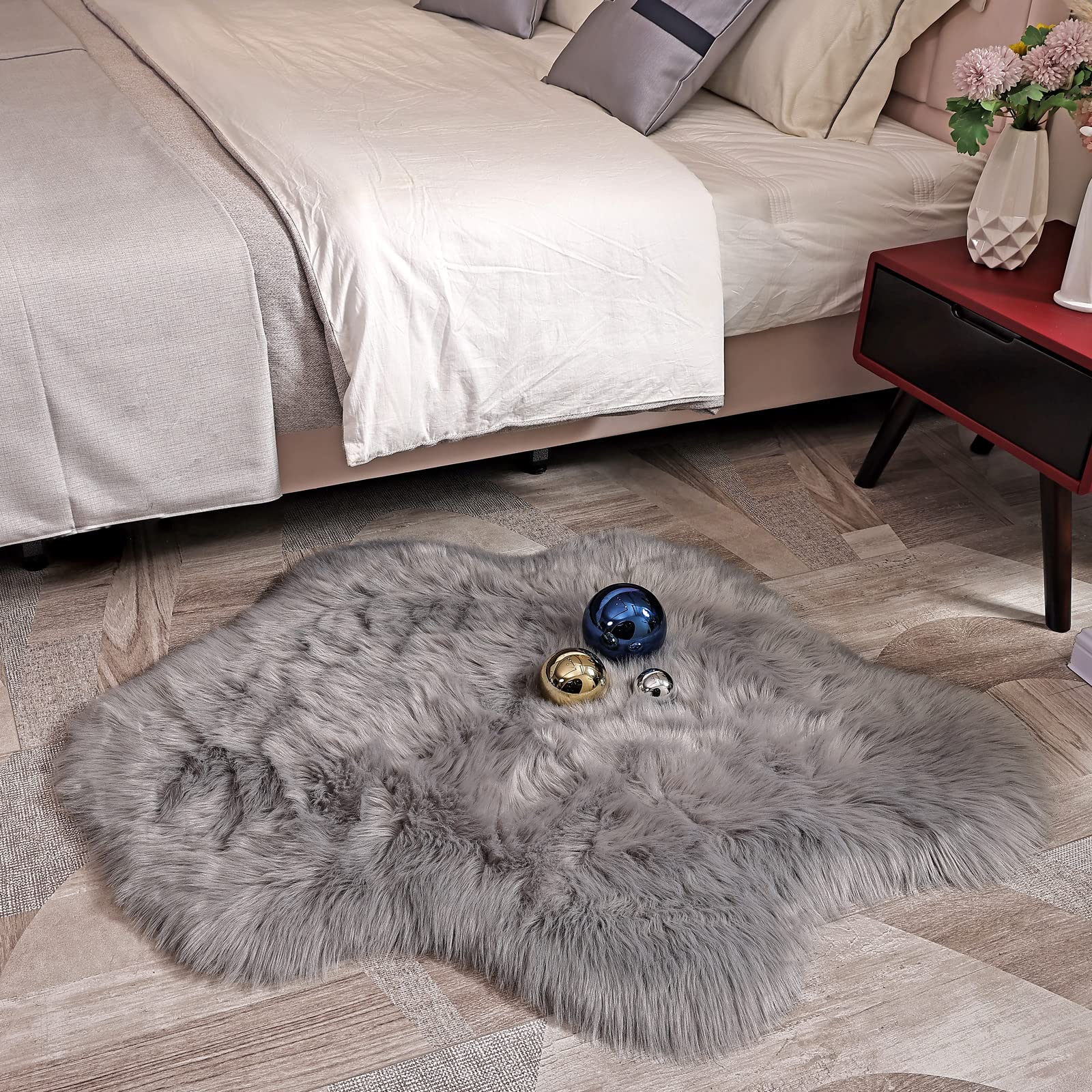 HLZHOU Soft Faux Sheepskin Fur Rug Fluffy Fur Chair Cover Seat Pad Non-Slip Area Rug for Bedroom Living Room Floor Kids Room (Gray, 2x2.6 Feet)