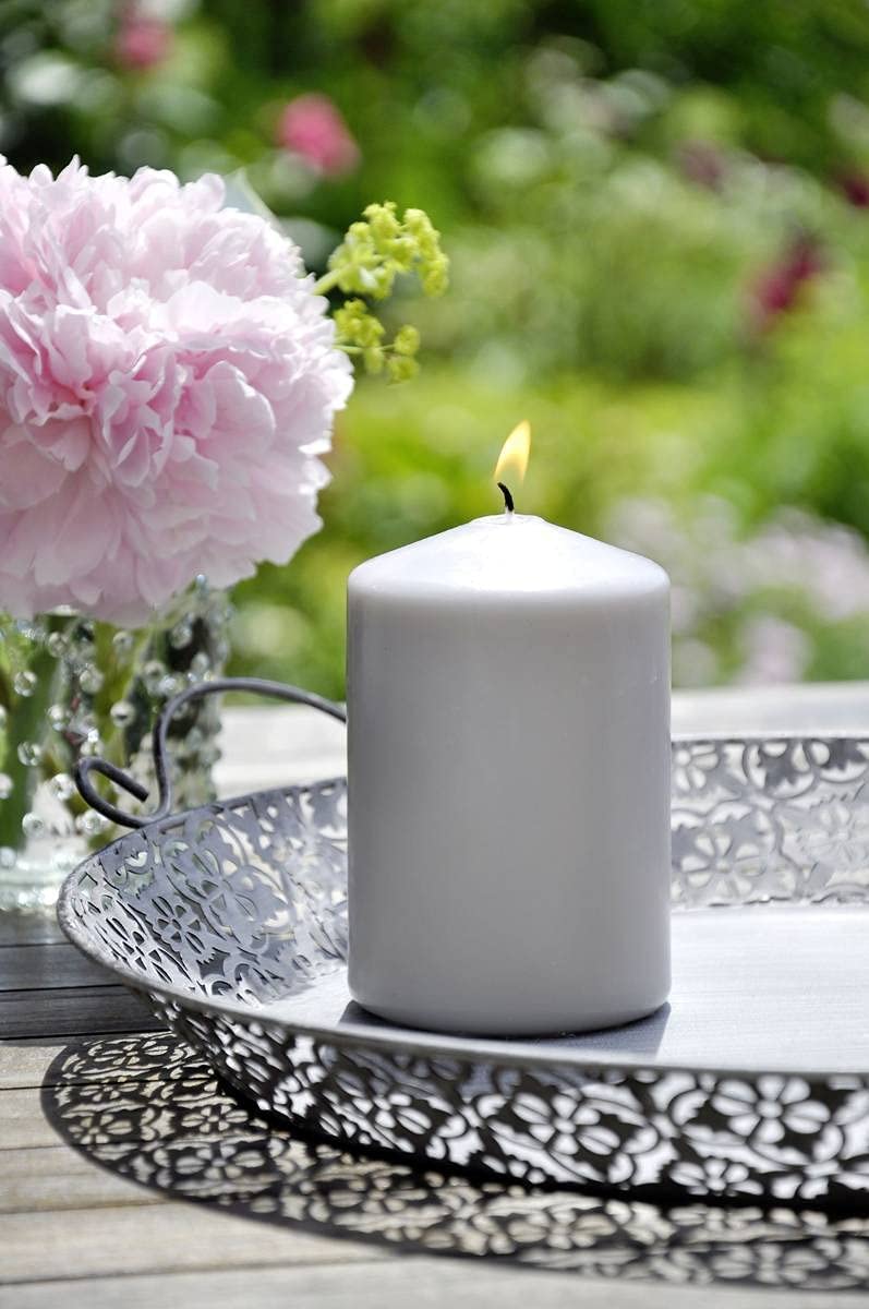 Müller Unscented Pillar Candles - Set of 6 White Candles in Bulk - 2.24 x 4.72 Inch - 32 Hours Long Burning Decorative Candles - Dripless Wax - Smokeless Wick - RAL Quality - Made in Germany