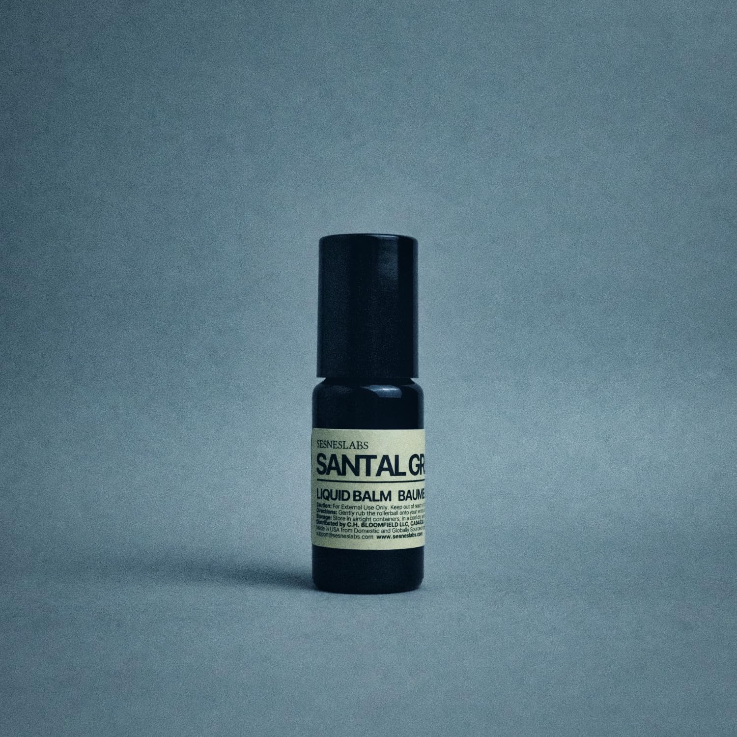 sesneslabs Santal Grass Roll-On, Perfume, Alcohol Free, Olfactive Marker, Niche Scent, Eucalyptus, Papyrus, Cardamom, Sandalwood Essential Oils Blend, Unisex Perfum for Women and Men 10ml/.33 fl Oz