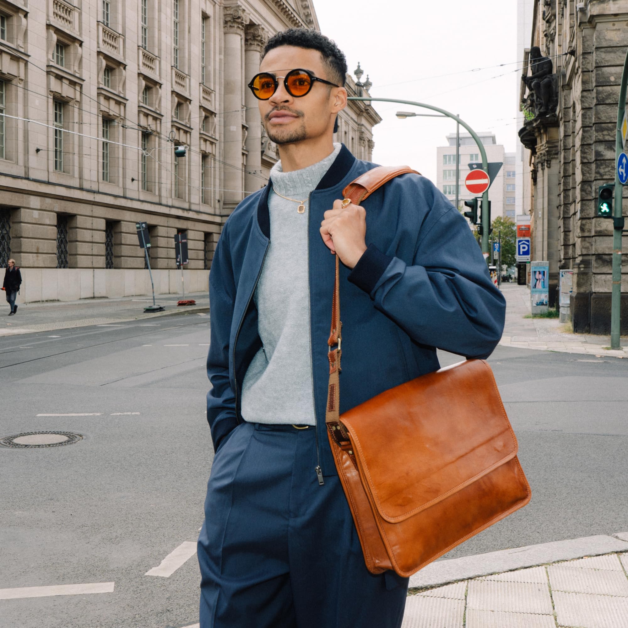 BERLINER BAGS Vintage Genuine Leather Messenger Bag Ghent, Laptop Bag, Work Bag, Briefcase for Men and Women - Brown