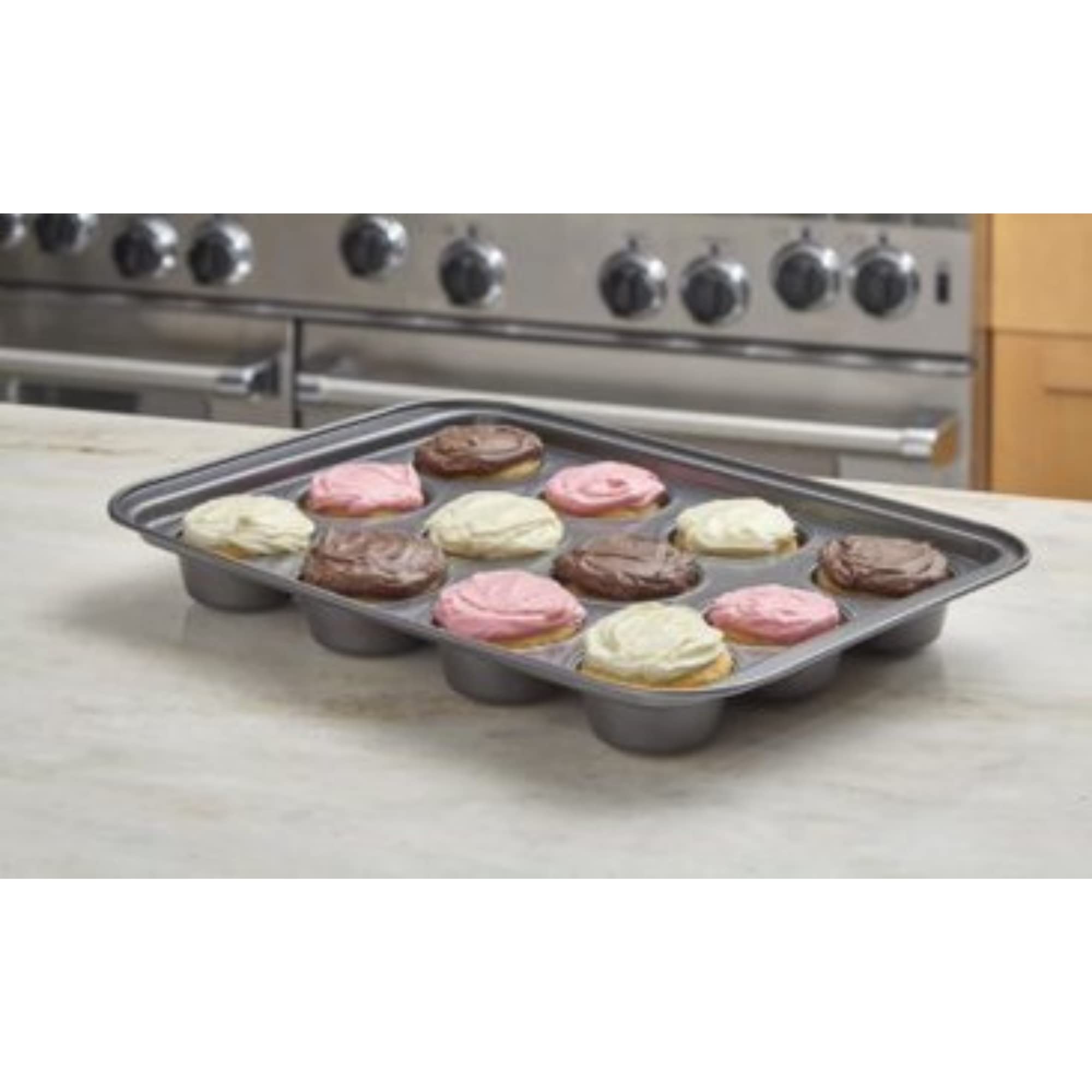 Nifty Solutions Cake Pan & Muffin Pan with Lid, 2 Piece Baking Pans Set - 9 x 13 Cake Pan & 12-Cup Muffin Pan, Non-Stick Pans, Kitchen Bakeware, Dishwasher Safe
