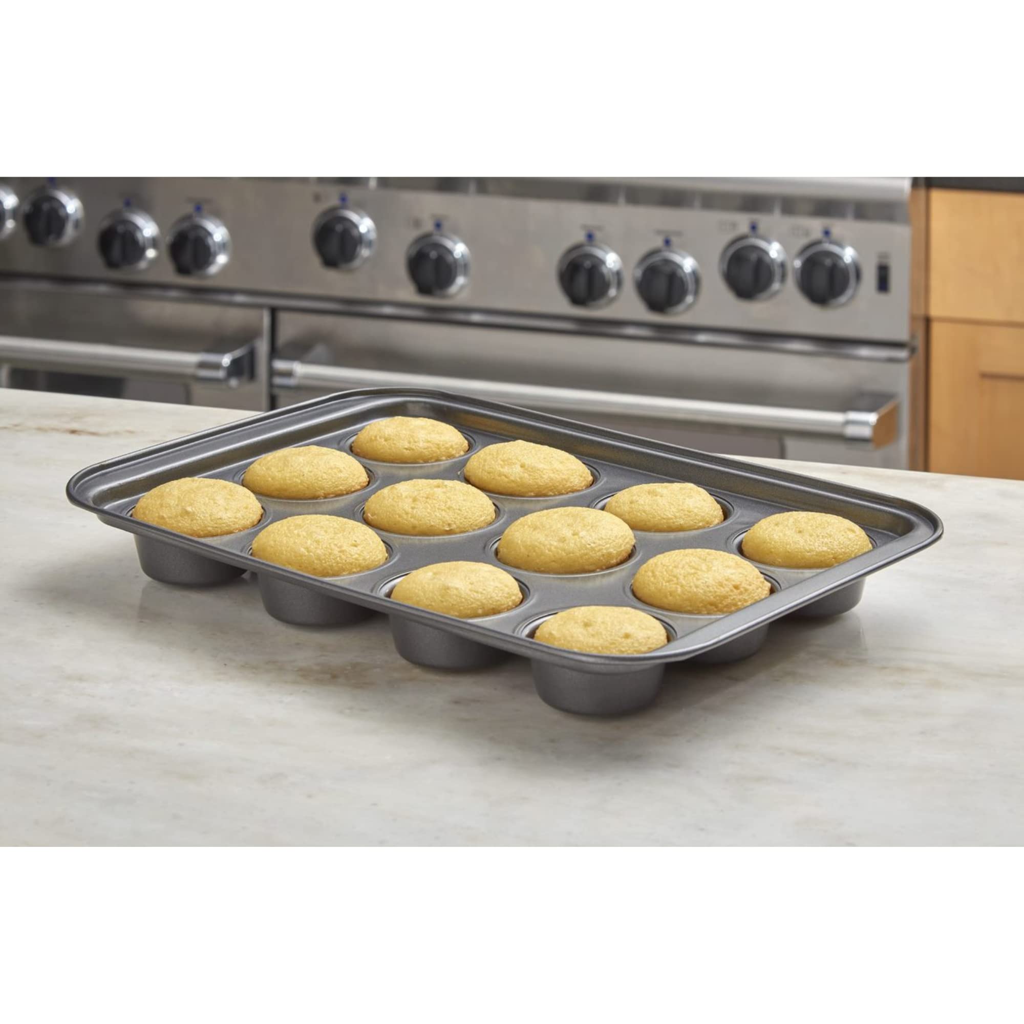 Nifty Solutions Cake Pan & Muffin Pan with Lid, 2 Piece Baking Pans Set - 9 x 13 Cake Pan & 12-Cup Muffin Pan, Non-Stick Pans, Kitchen Bakeware, Dishwasher Safe