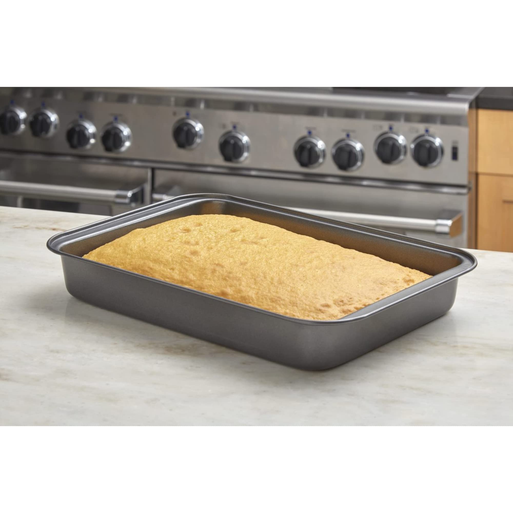 Nifty Solutions Cake Pan & Muffin Pan with Lid, 2 Piece Baking Pans Set - 9 x 13 Cake Pan & 12-Cup Muffin Pan, Non-Stick Pans, Kitchen Bakeware, Dishwasher Safe