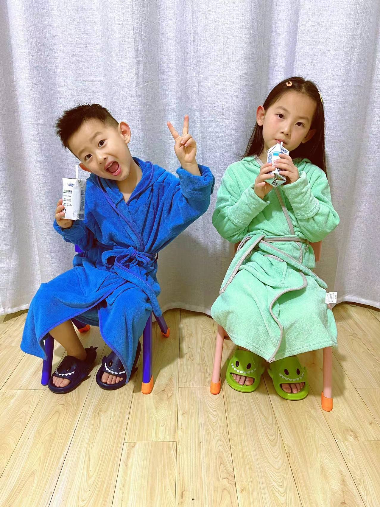 SWMSTUPF Boys Girls Bathrobe Soft Towel Hooded Robe 100% Turkish Cotton Bathrobe(Blue,9-10 Years)