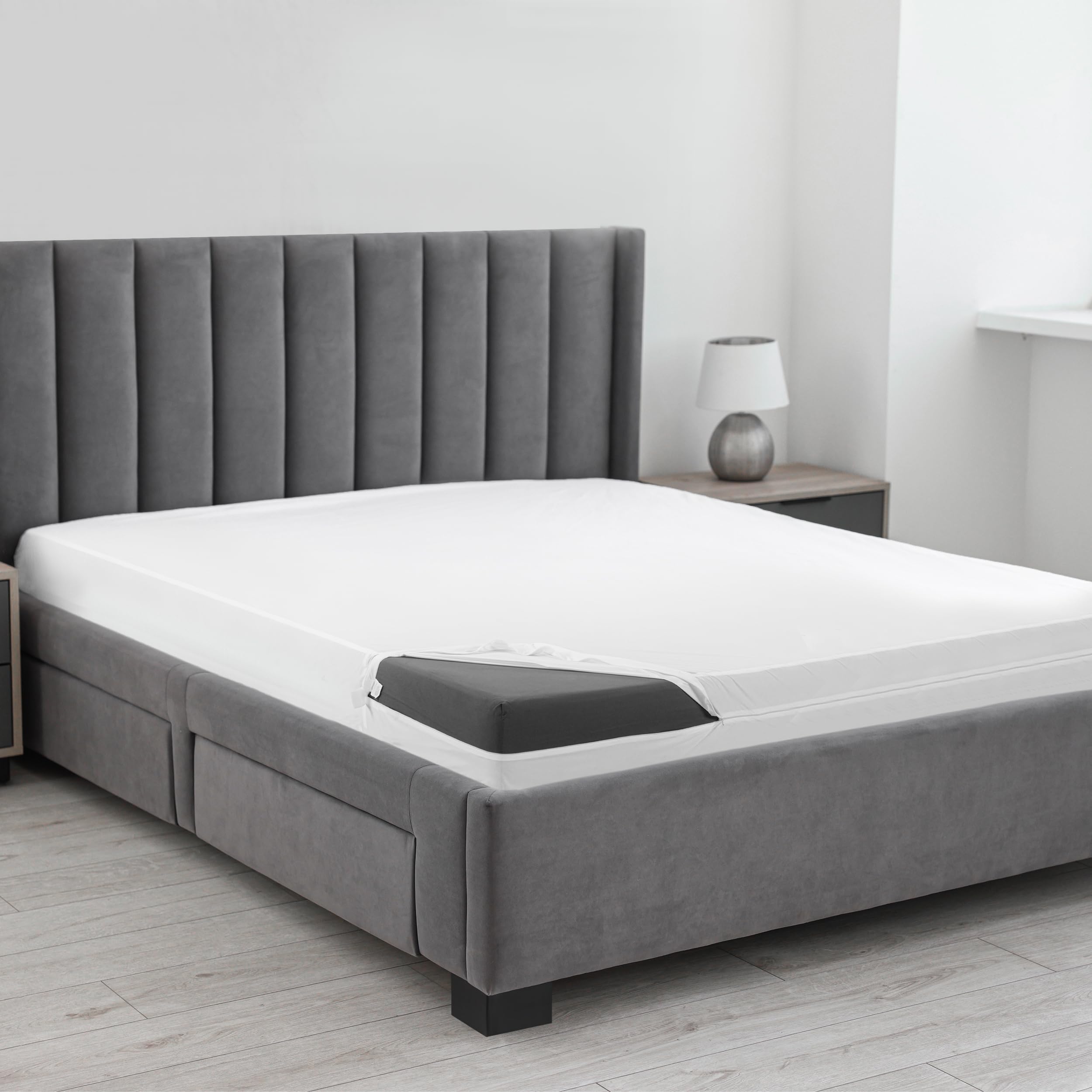 Utopia Bedding Premium Waterproof Bed Bug Mattress Cover, Queen Zippered Mattress Protector, 8 Inches Deep, Dust Mite Proof 6-Sided Mattress Encasement for Bed