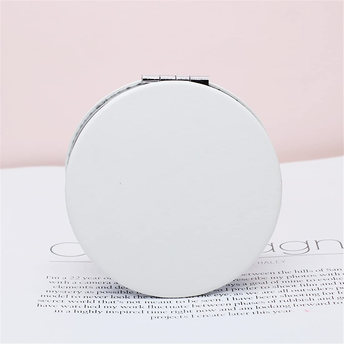 Zcooooool Makeup Mirror, 6.7 cm Round Folding Mirror, Professional Double-Sided Makeup Mirror (one Side Enlarged, The Other Side Normal) PU Surface Mirror