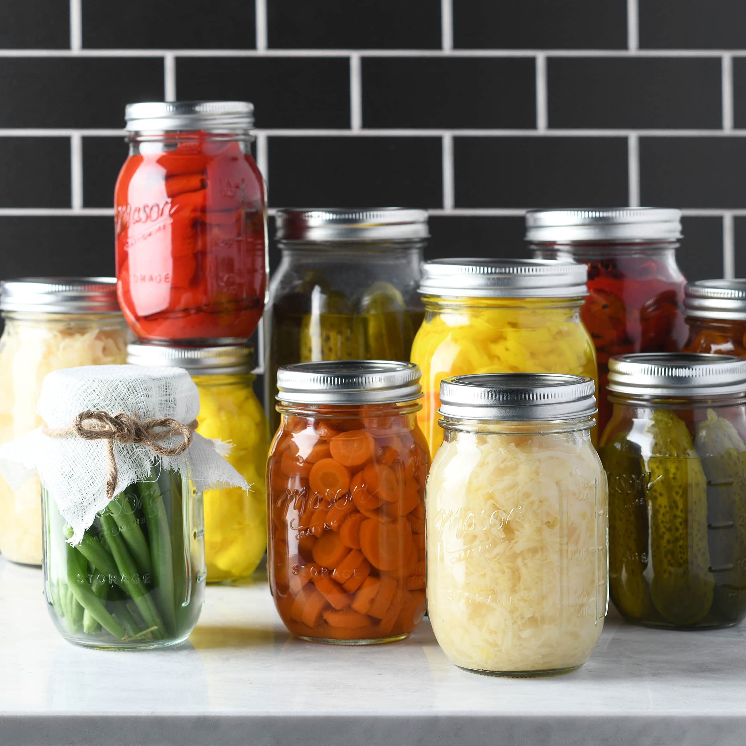 Quality Glass Mason Jars 32 Ounce (6 Pack) Regular Mouth Glass Mason Jar with Lids & Bands, Dishwasher Safe. Ideal for Canning, Pickling, Jam, Meal Prep, Food Storage - Bonus Chalkboard Label & Pen