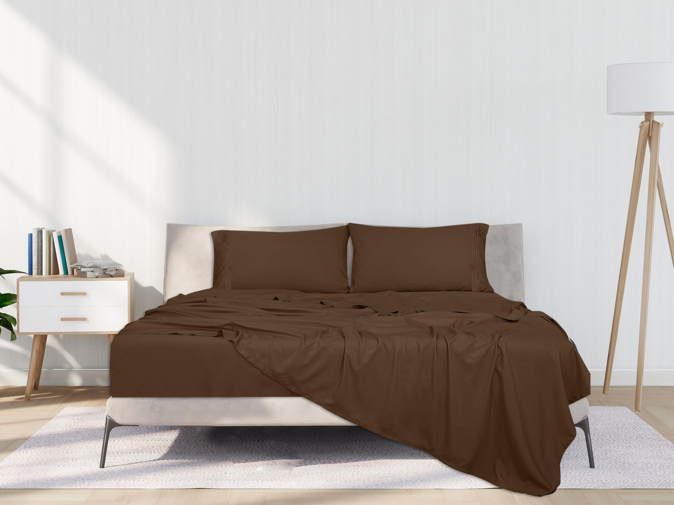 ROYALE LINENS 4 Piece Full Sheets Set - Soft Brushed 1800 Microfiber Bedding - 1 Fitted, 1 Flat Sheet, 2 Pillow Cases - Wrinkle Free & Fade Resistant - Hotel Luxury Bed Sheets (Chocolate Brown, Full)