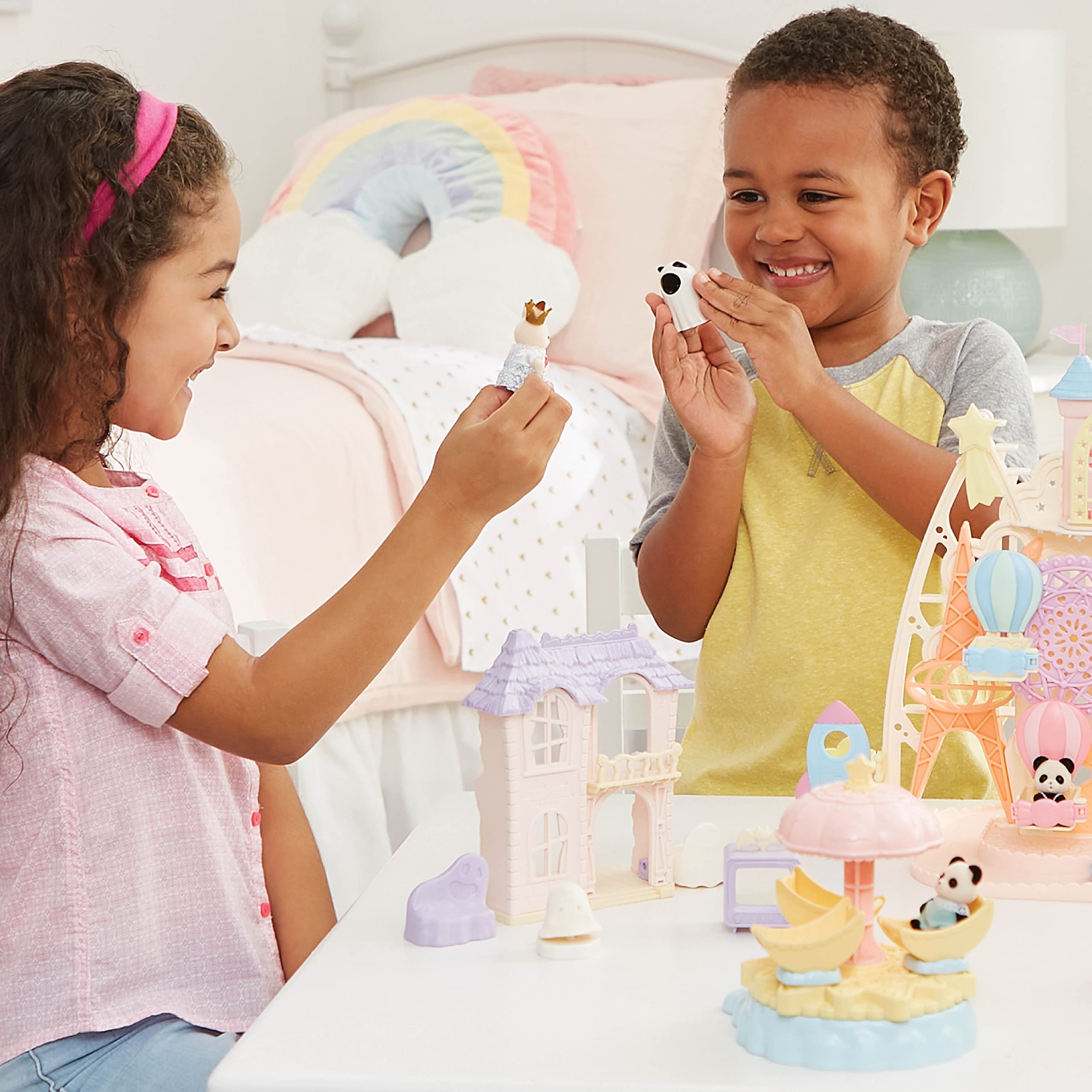 Calico Critters Spooky Surprise House, Dollhouse Playset with Collectible Doll Figures Included